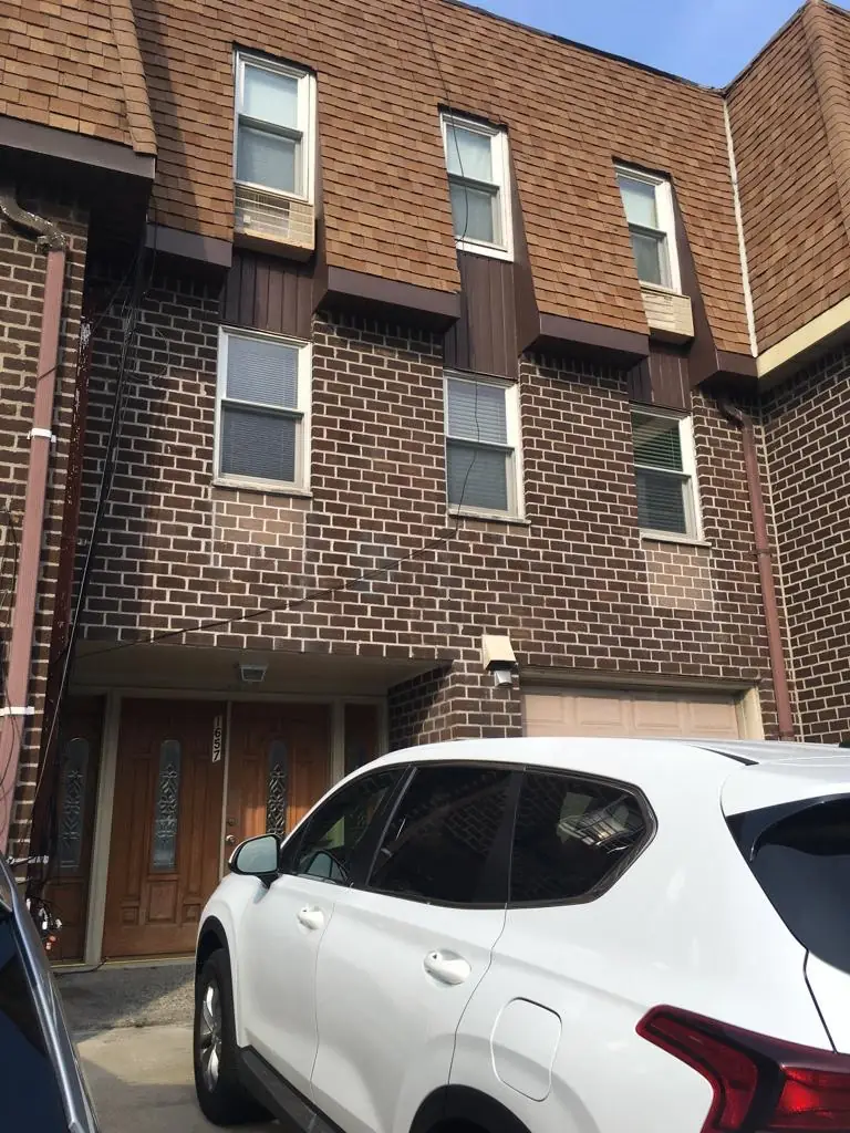 BELL BLVD 2 BED 1 Bath with balcony