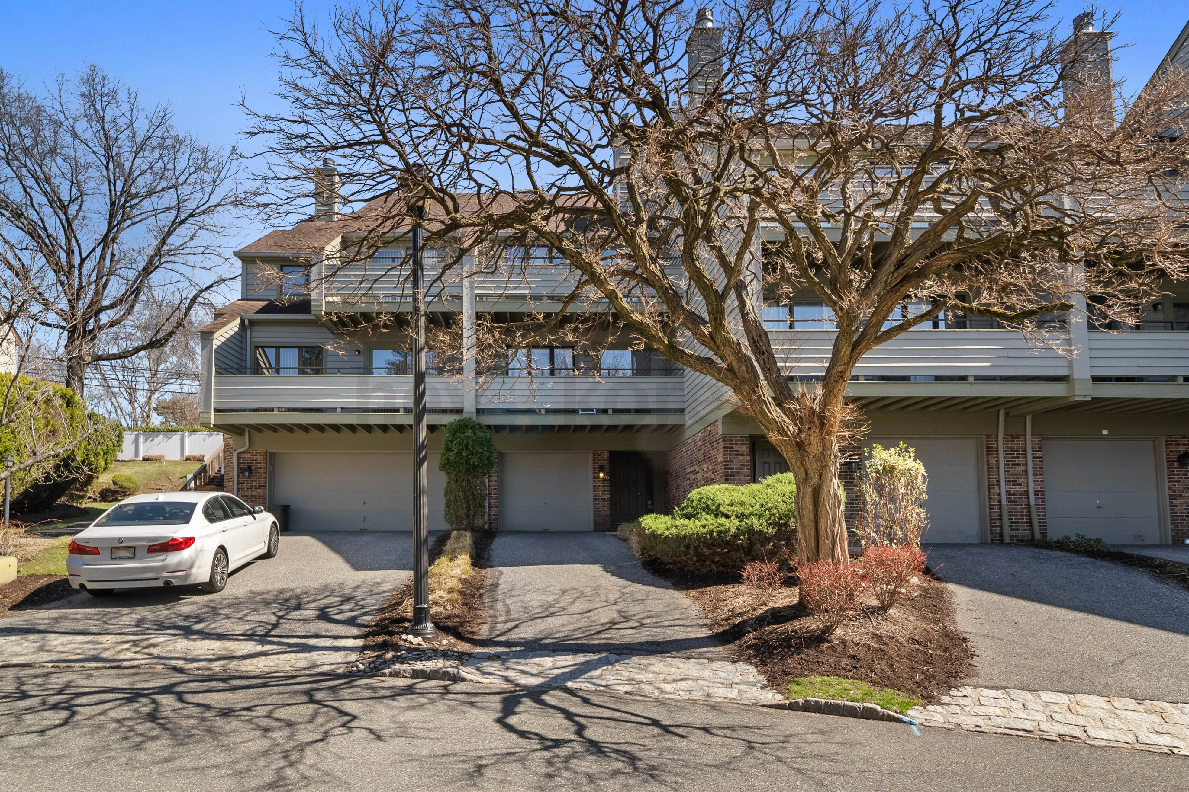 Leonia -Townhouse for sale 2 Bed + Den- Open House Sat/ Sun 1-4