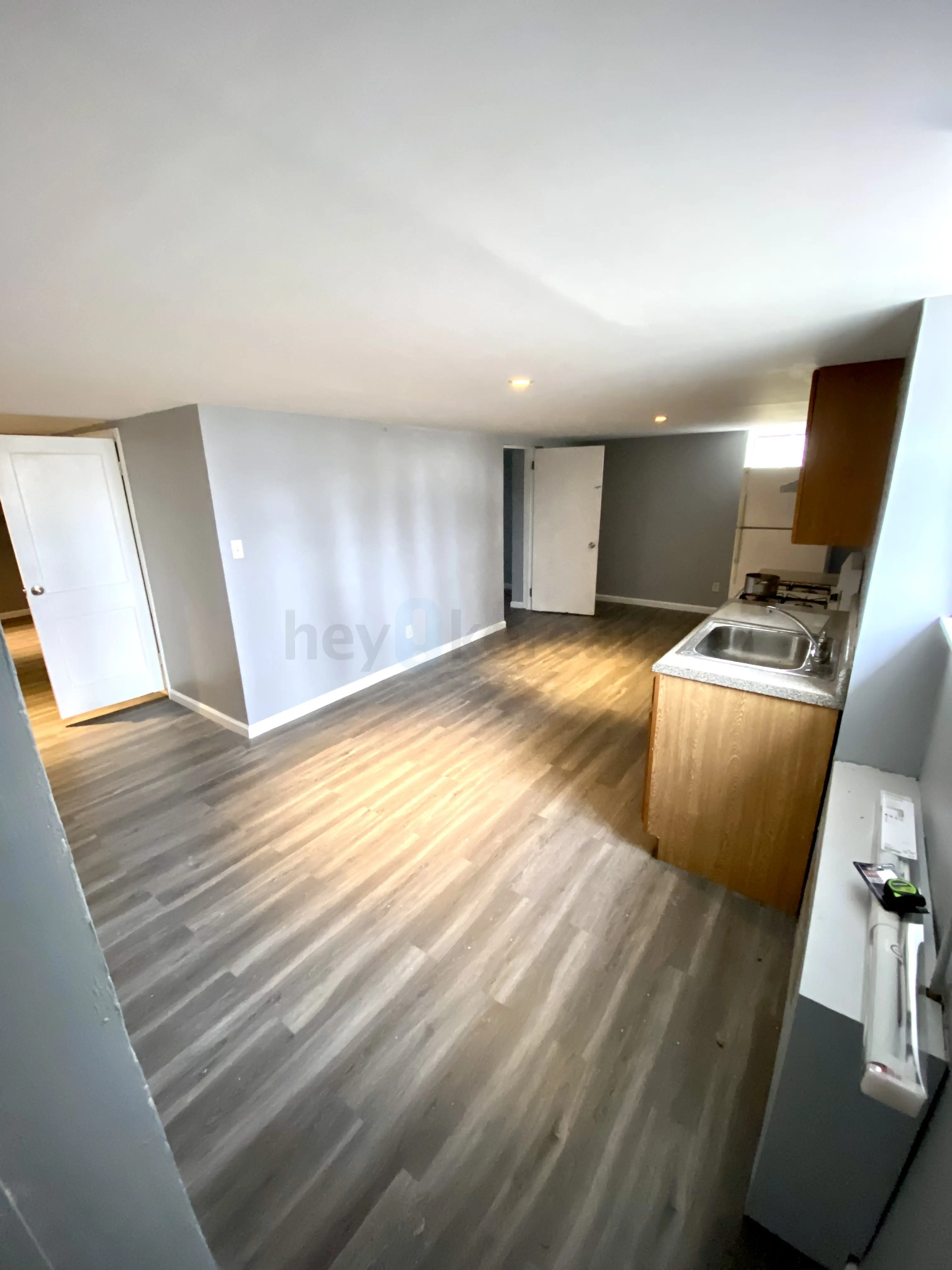 Roommate Share All Utilities INCLUDED ( females only )