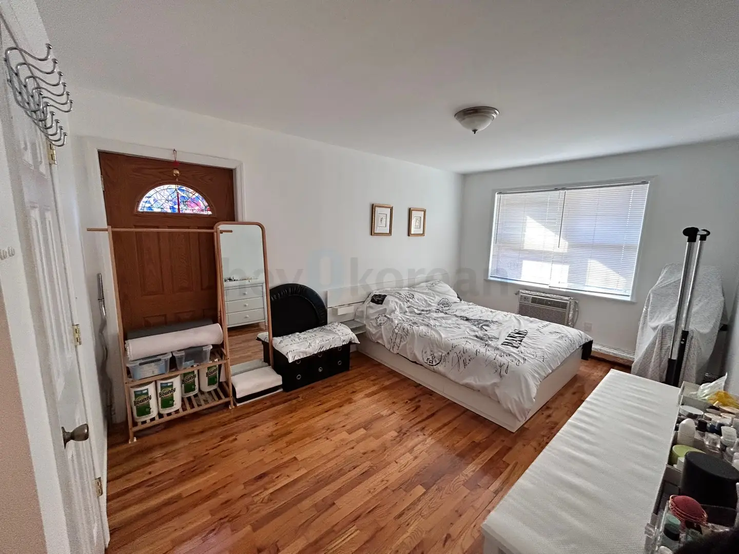 Whitestone 2 bed, 1층, 독립된 출입구.$2,200