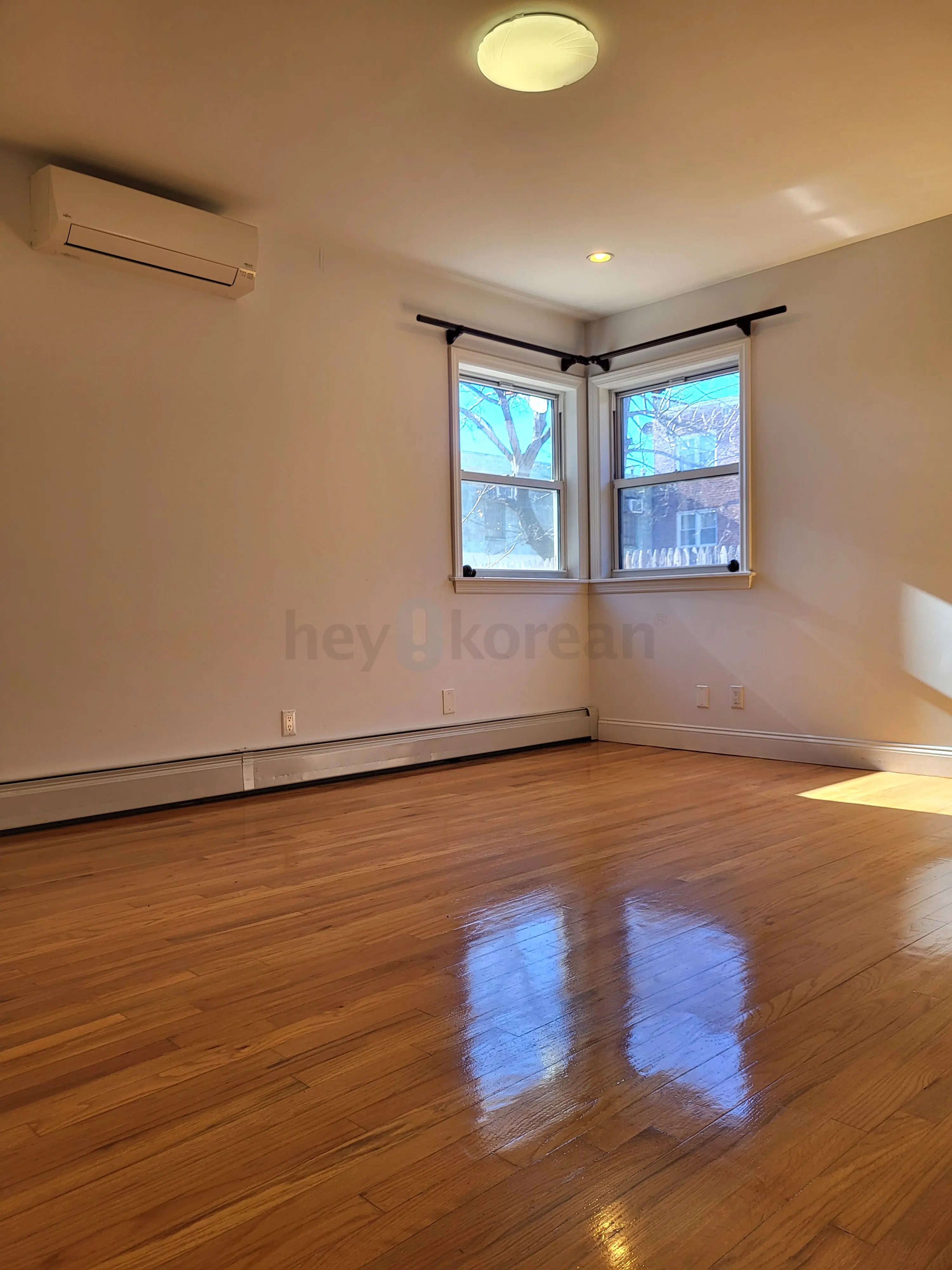 MINT 방5, 2Bath,세탁기,차고,DRIVEWAY, 뒤뜰,1층&지하, $3500, WHITESTONE 11ave