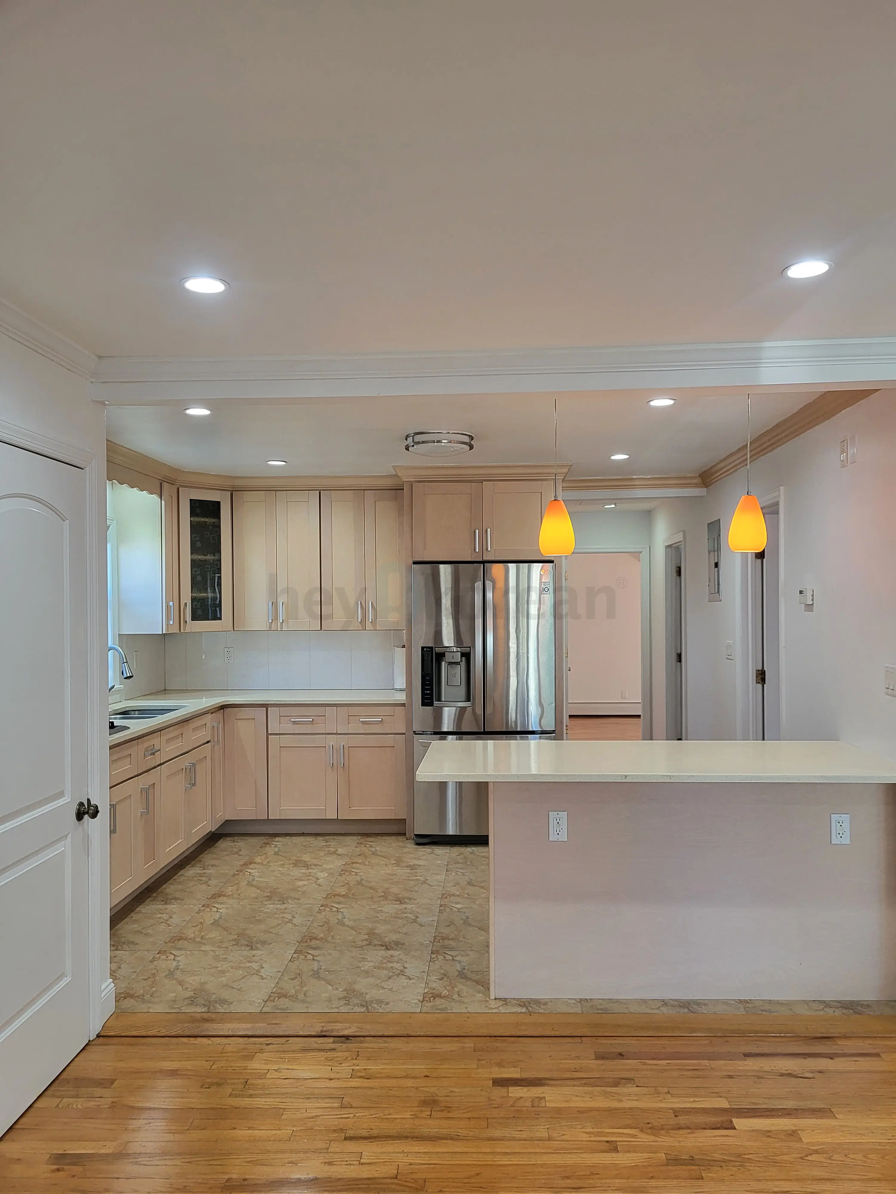 MINT 방5, 2Bath,세탁기,차고,DRIVEWAY, 뒤뜰,1층&지하, $3500, WHITESTONE 11ave
