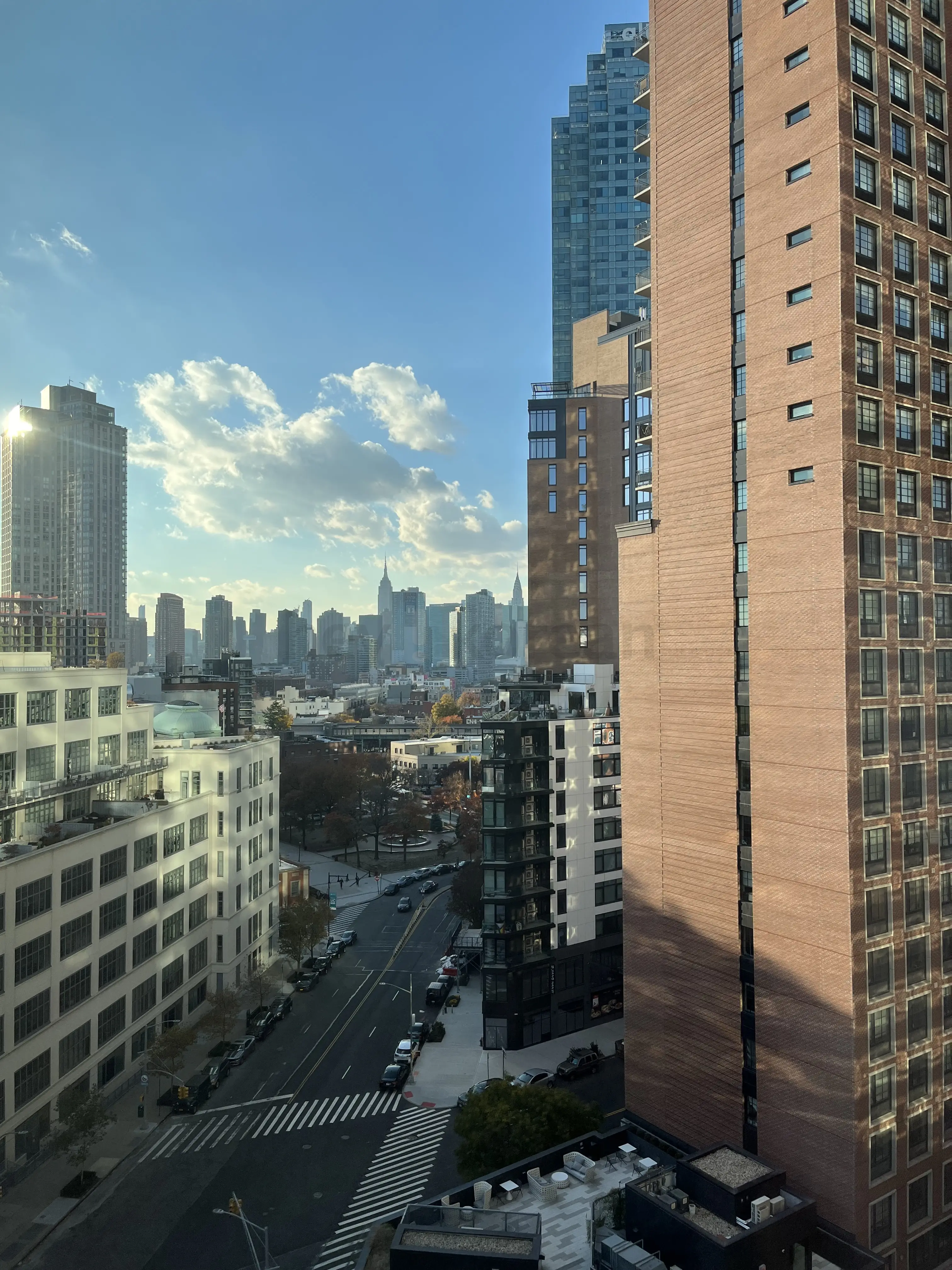 LIC 롱시티 중심지 Court Square 23년 신축 아파트 1Bed 남자 룸메이트 구합니다