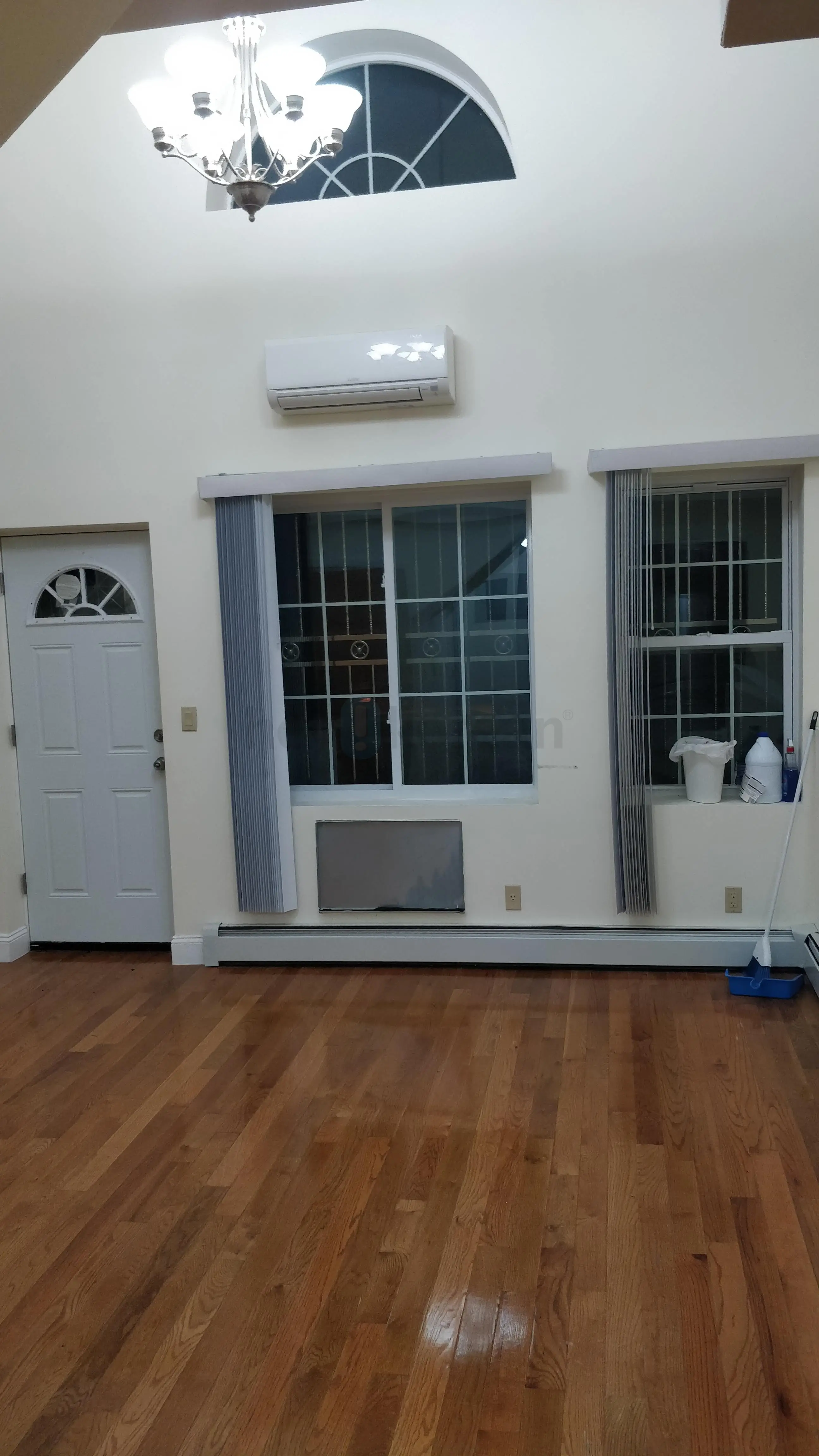 Queens Fresh meadows 3 bedroom 2 bathroom DUPLEX NO AGENT FEE