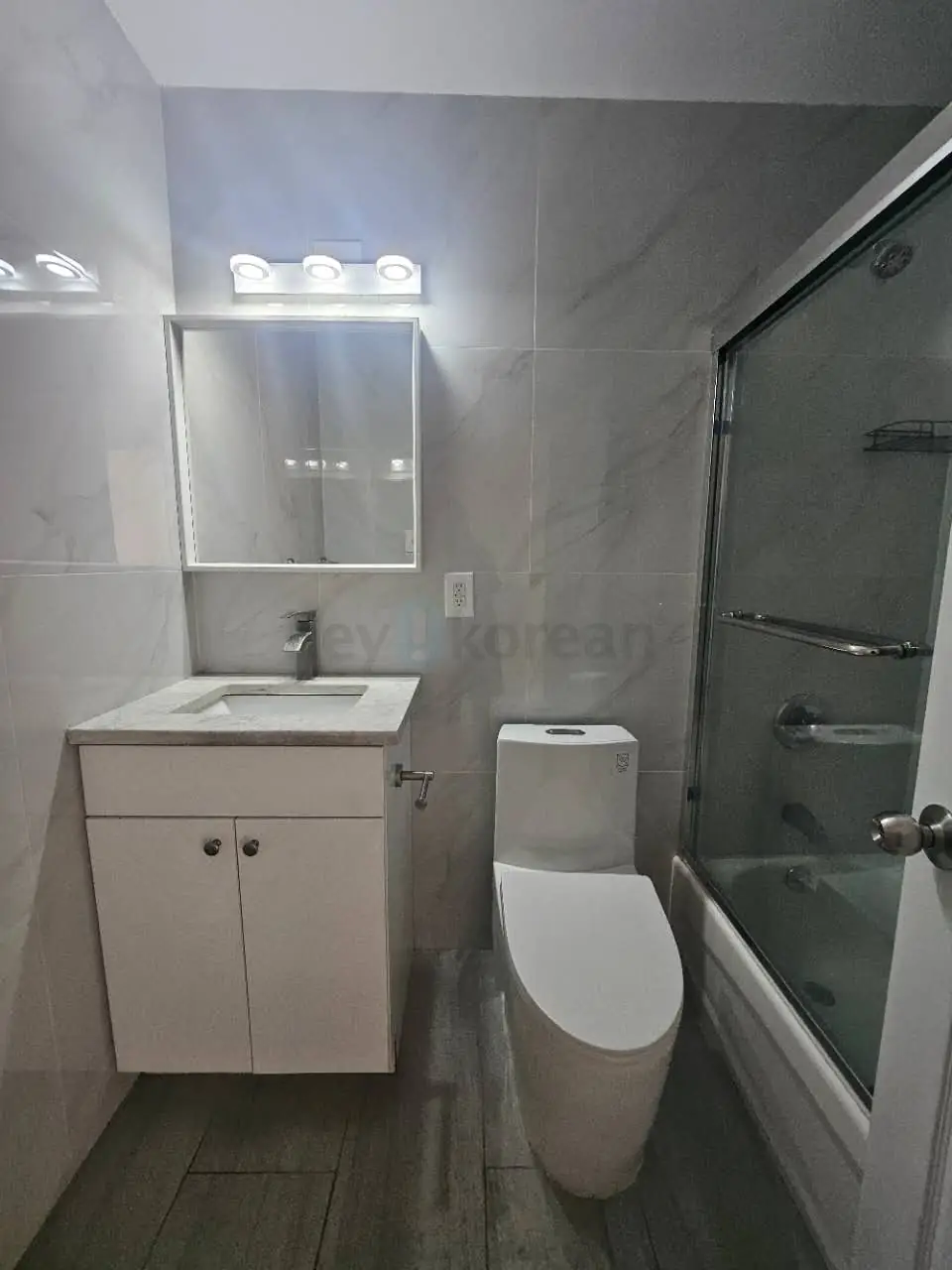 flushing brand new 3 bedroom 2 bath, NO Fee