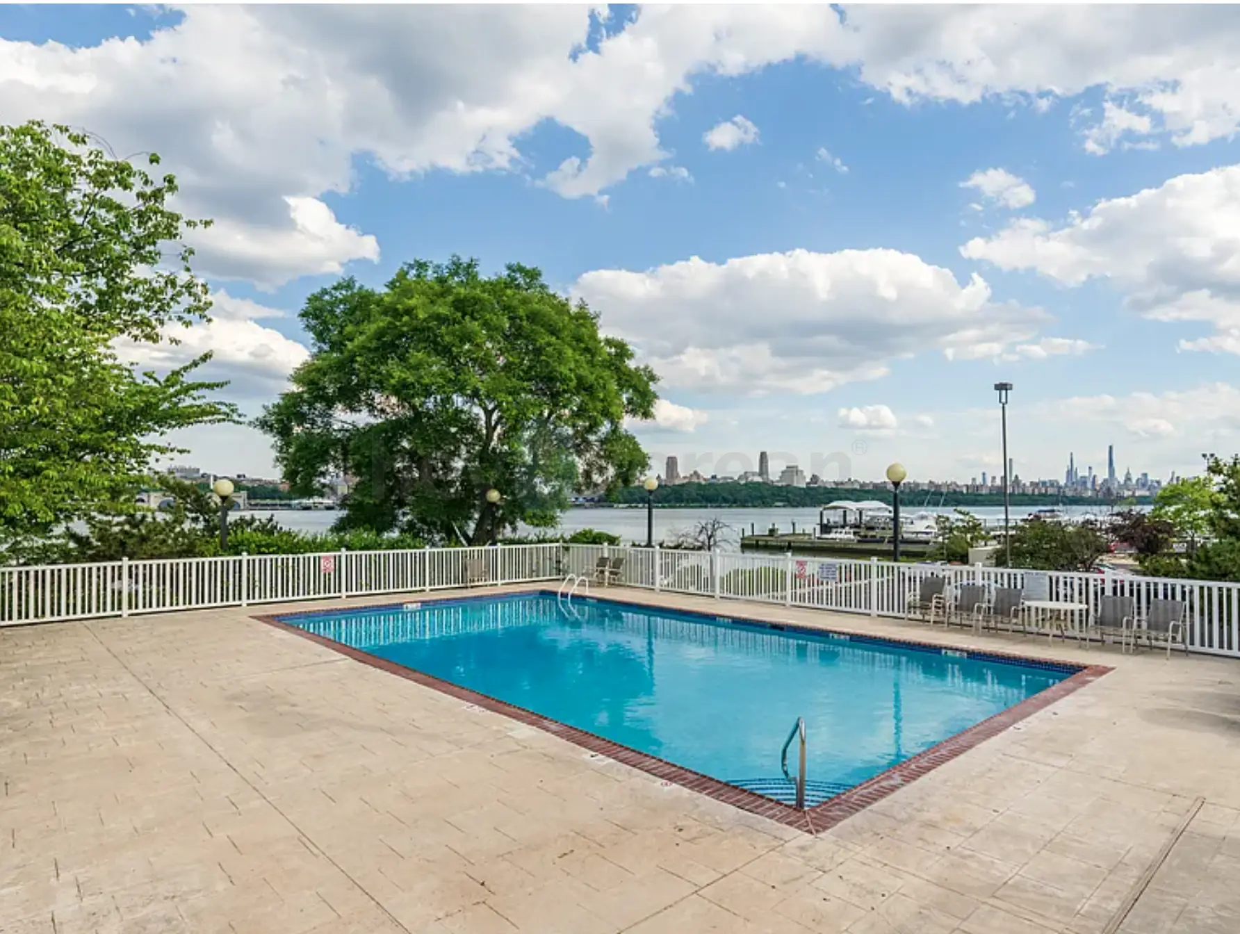 Edgewater Admiral's Walk 럭셔리콘도 Ferry Station