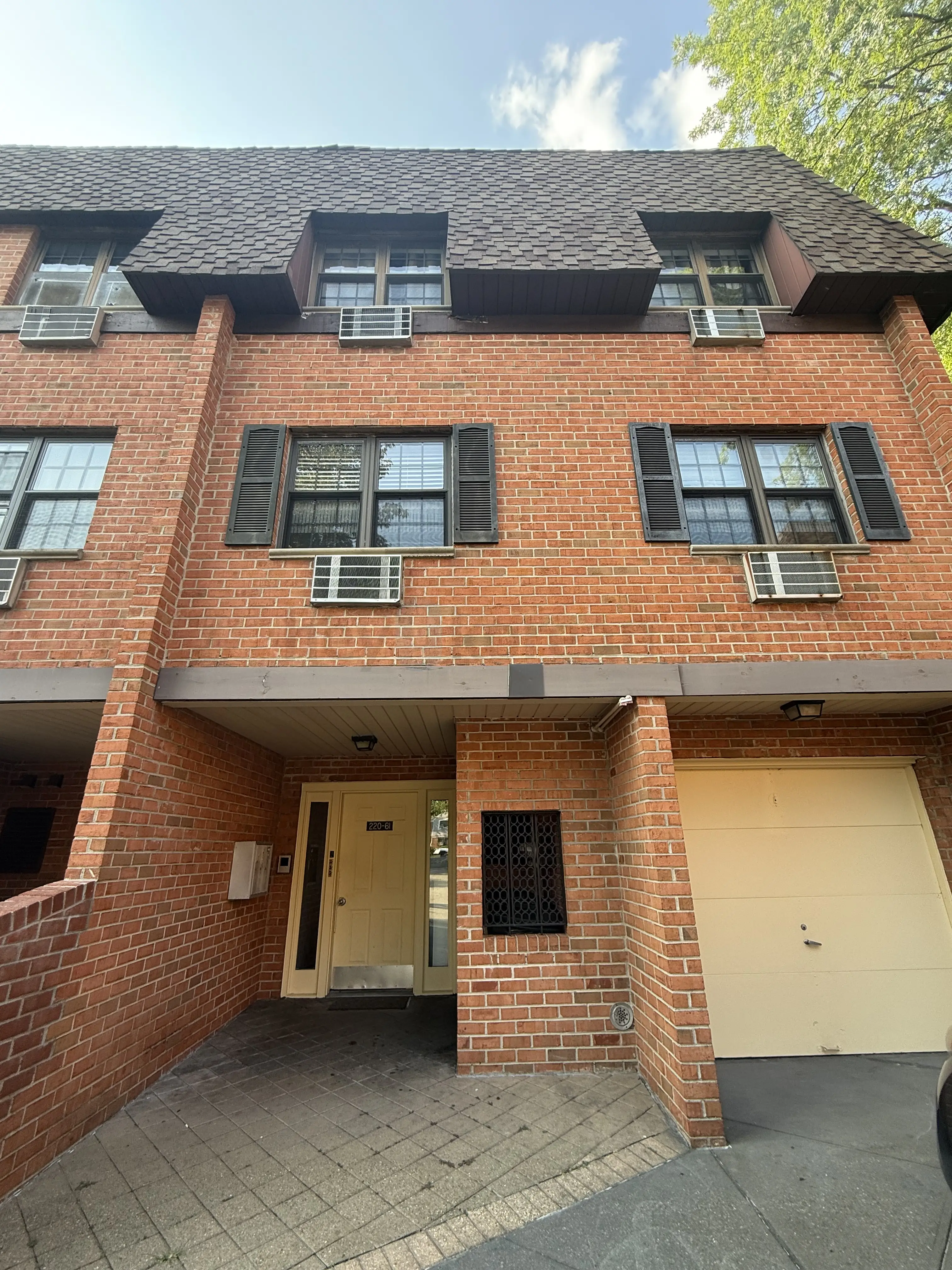 NO FEE 3 bed 2 bath 2층 House Beautiful Oakland gardens 파킹 포함 $3,200