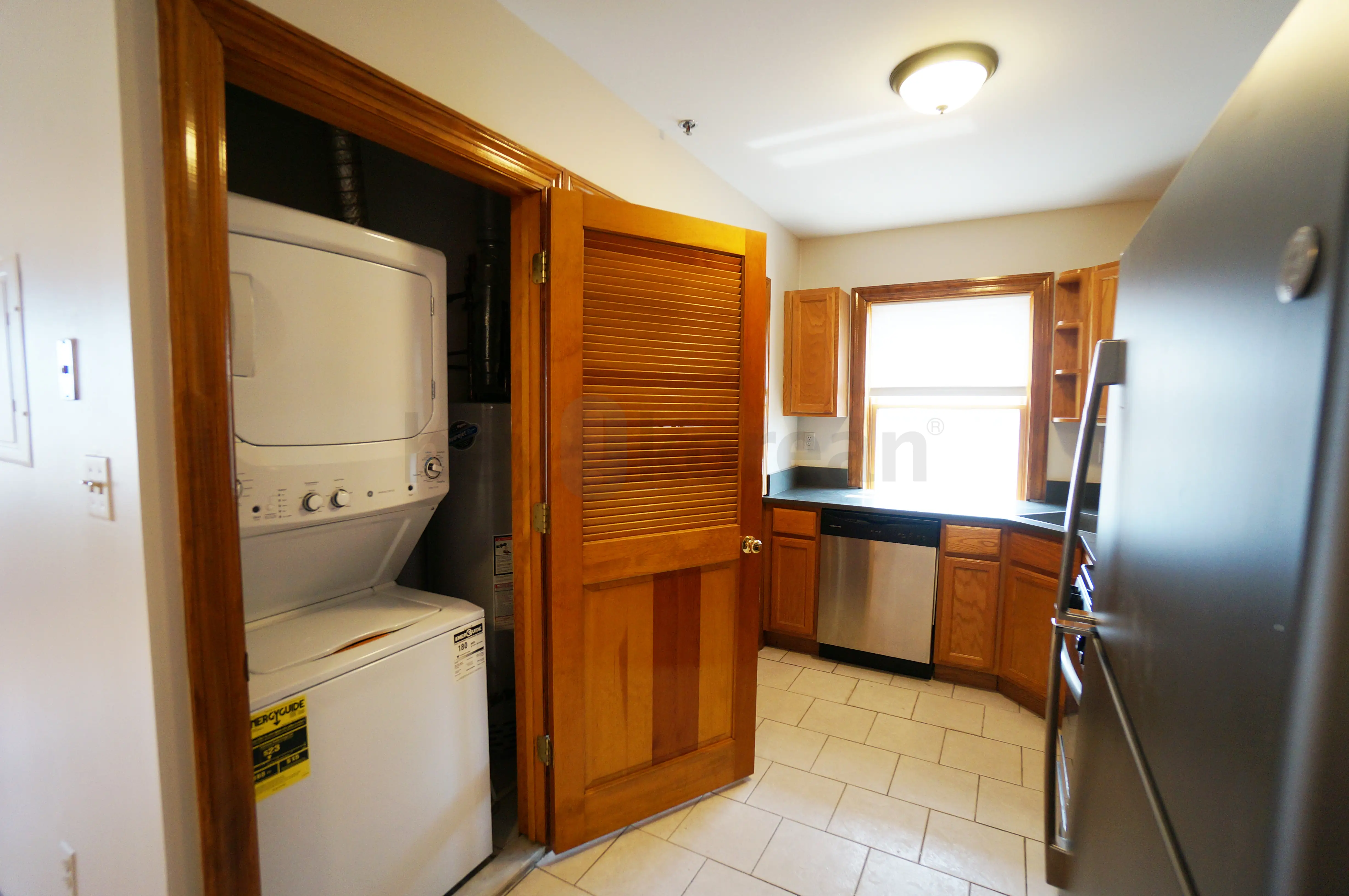 🌟 COMMUTERS' DREAM! 🌟 TOP CORNER 2BR 1BTH UNIT-HOBOKEN