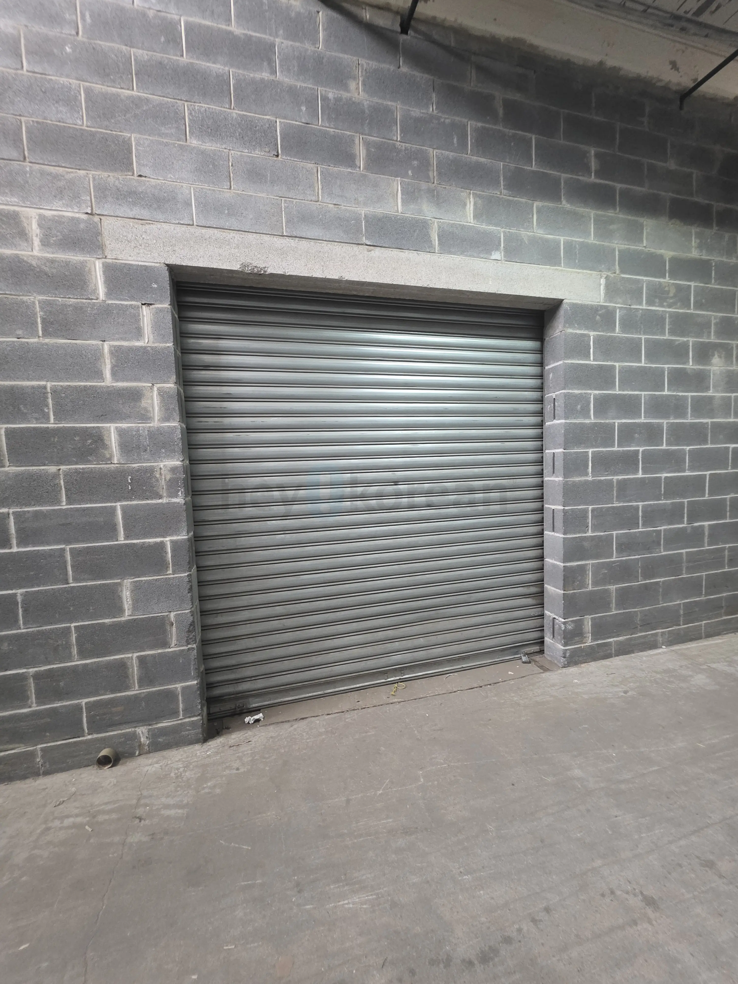 $2,250/1500ft2 - Warehouse 1500sq 3000sq with 4 Loading Docks, Office