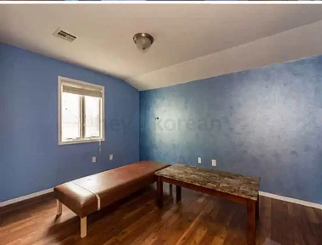 Flushing 3 bed 2bath/LIRR walk $3,200
