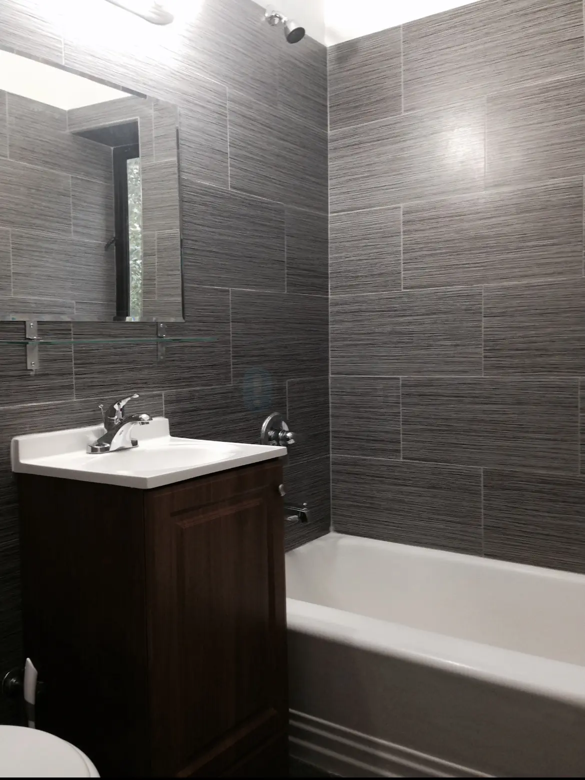 Midtown Room for Rent – All Utilities Included! No Fee.