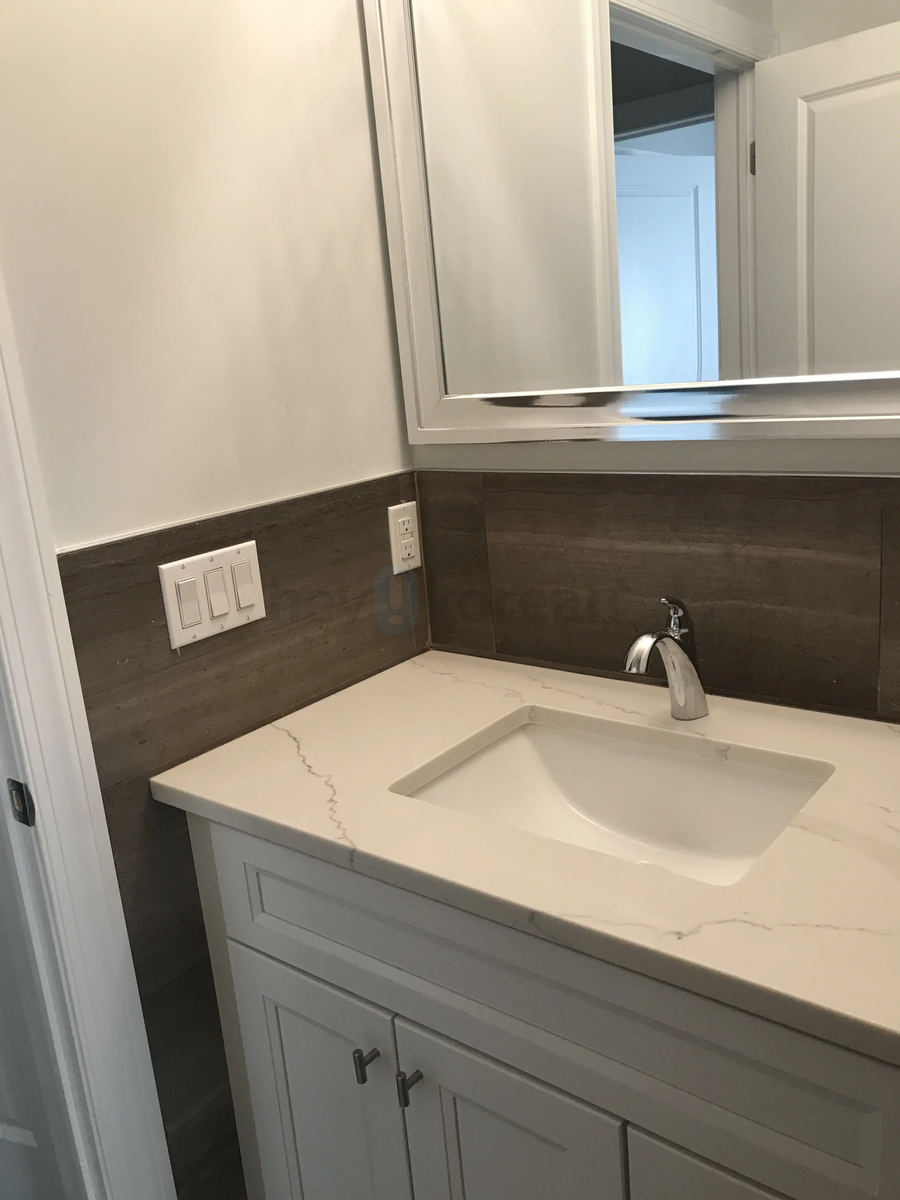 Looking for a Roomate! No additional Fees, Util, parking included