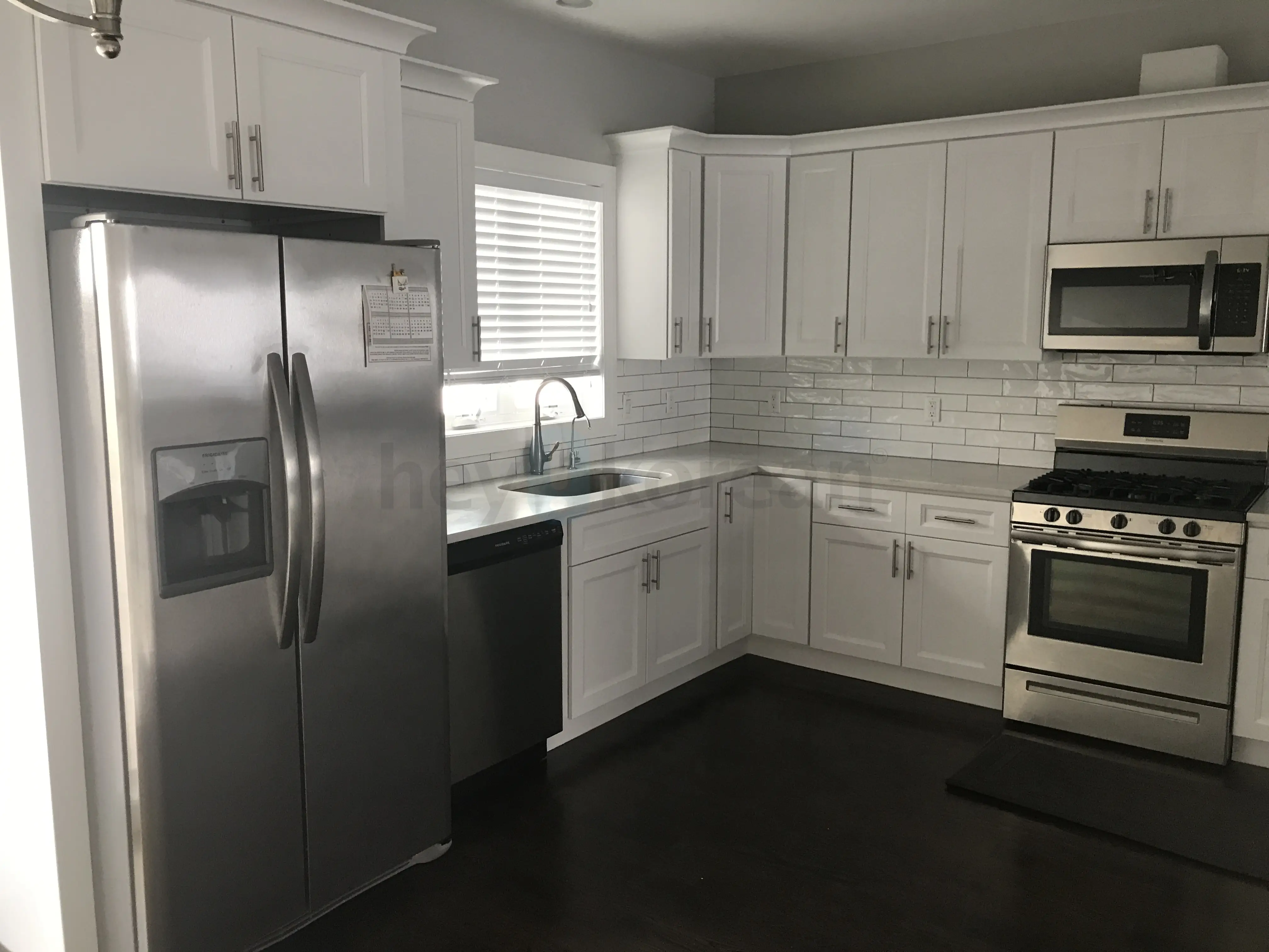Looking for a Roomate! No additional Fees, Util, parking included