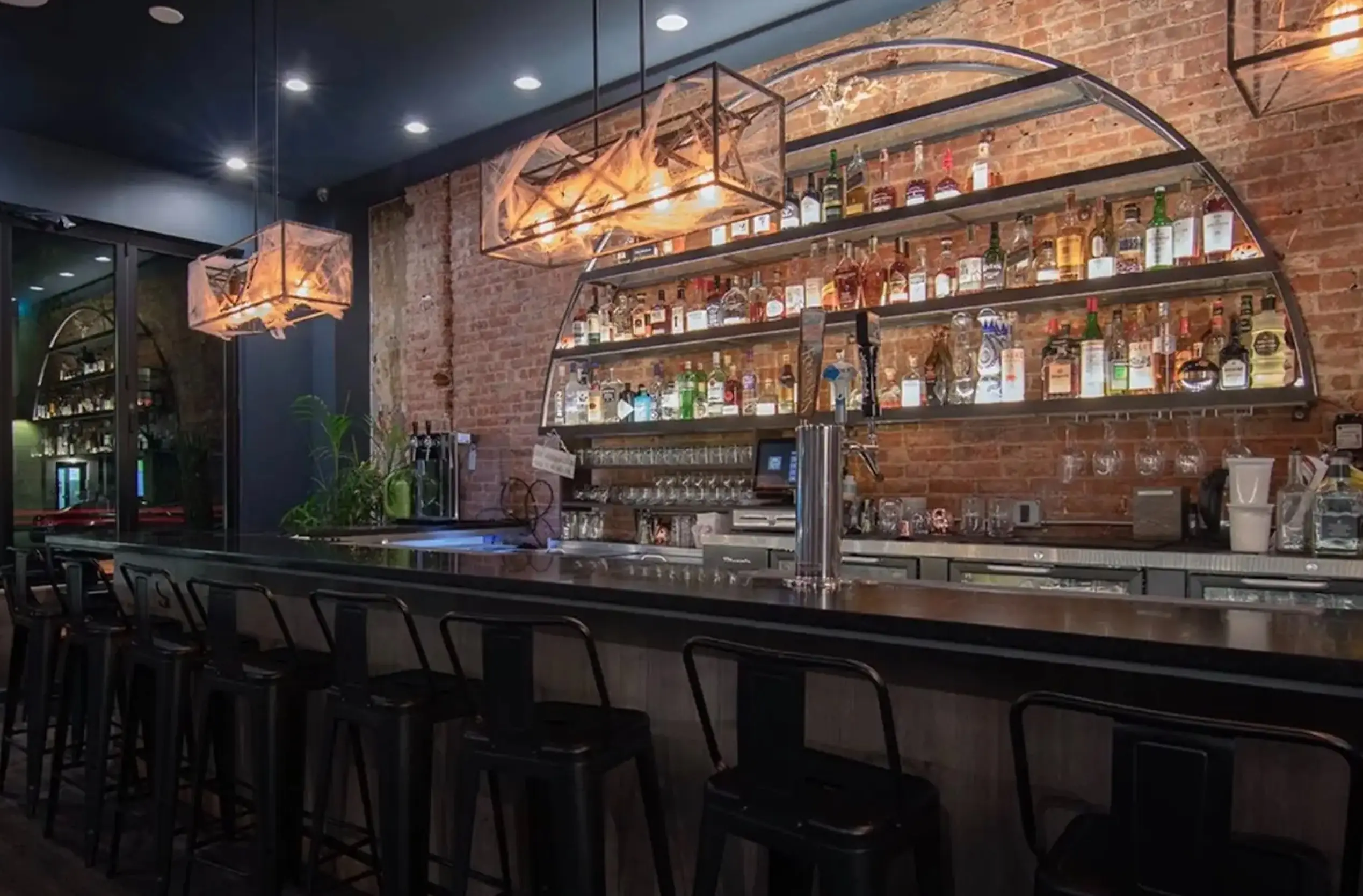 [Barn Joo] 북키퍼 1명, 마케팅 직원 1명, Kitchen Staff-Sous, Full-Time Server