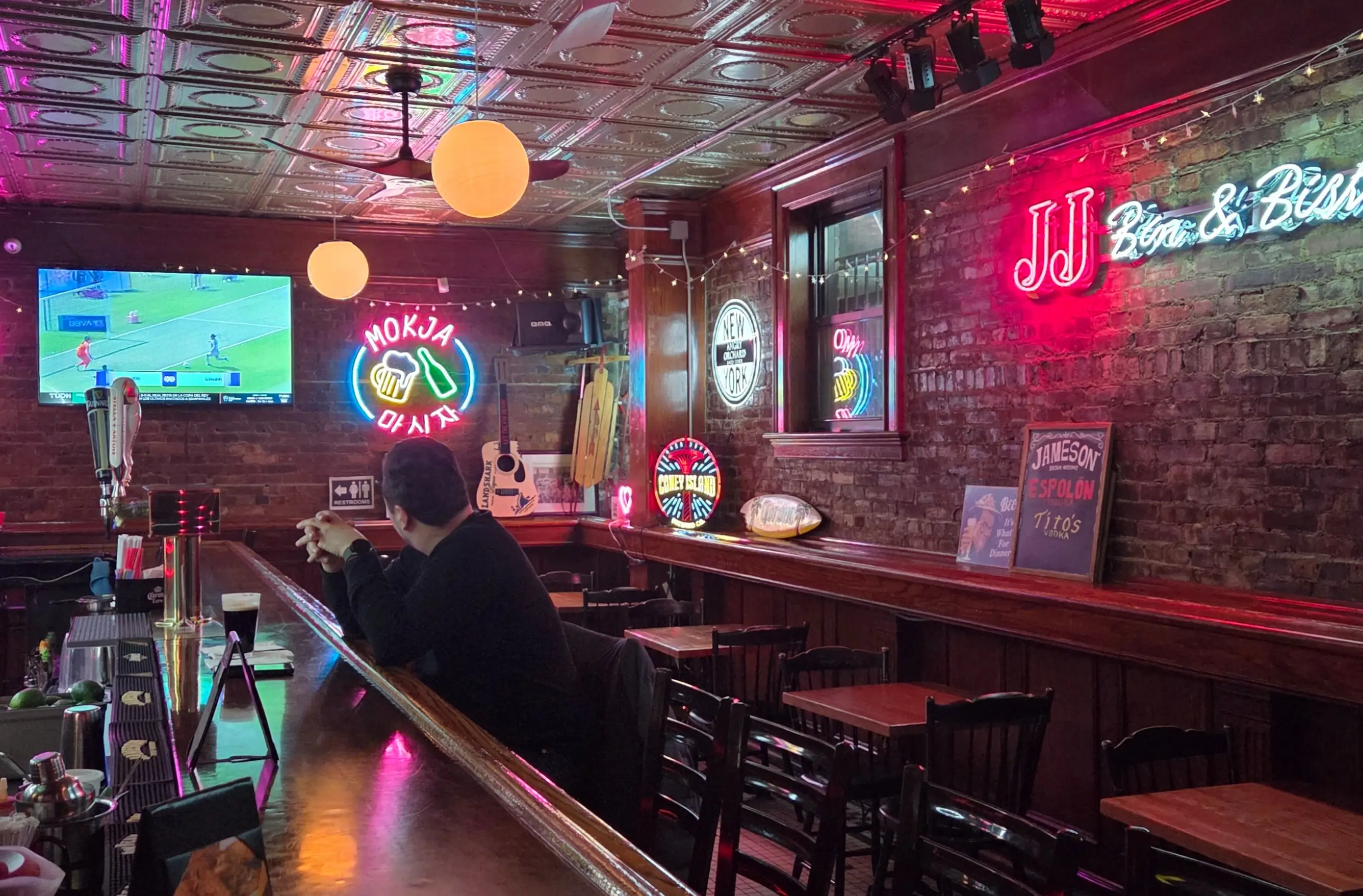 Part Time Servers needed