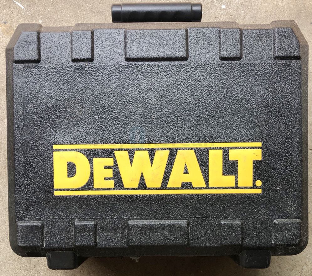 Dewalt DW362 7-1/4" 15 Amp Corded Circular Saw w/Hard Case, 원형톱