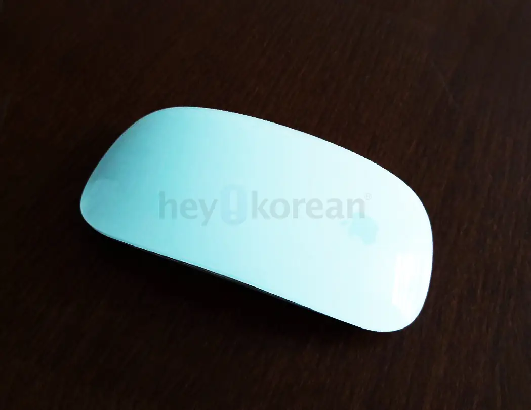 Apple Keyboard, Magic Mouse & Battery Charger with 6 AA Batteries