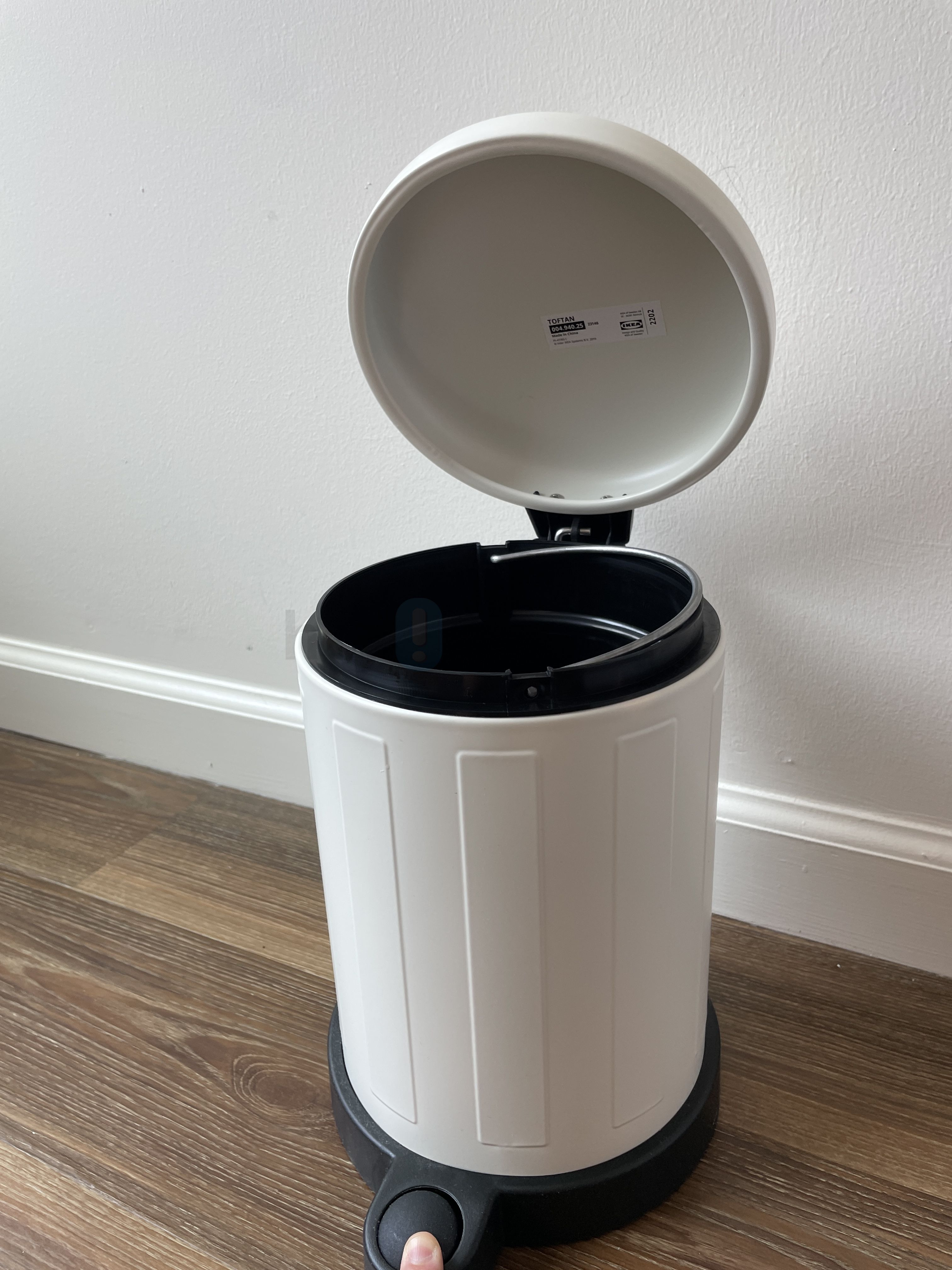 [Moving Sale] Small / large trash bin, folding chair, small stool ...