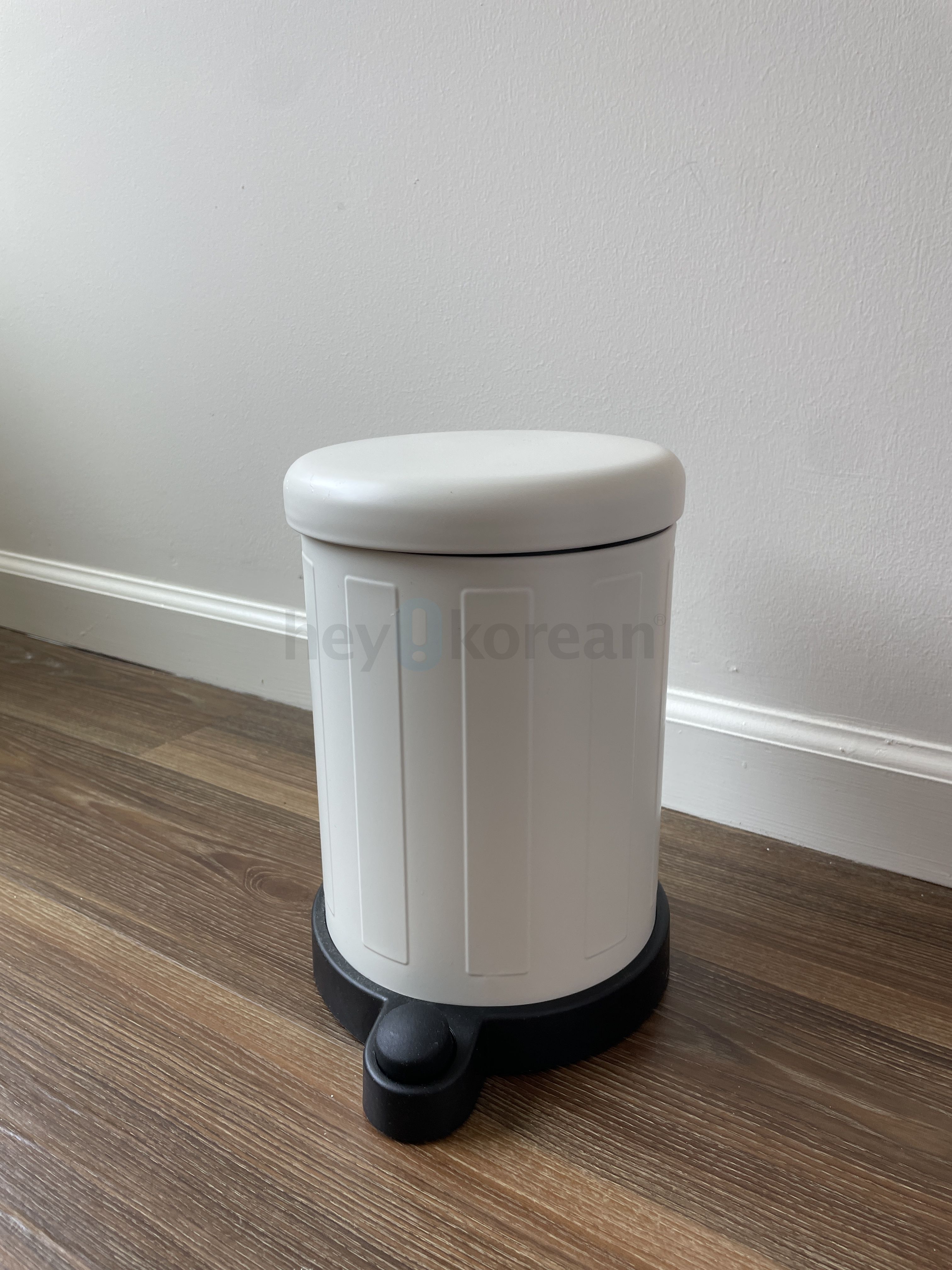 [Moving Sale] Small / large trash bin, folding chair, small stool ...