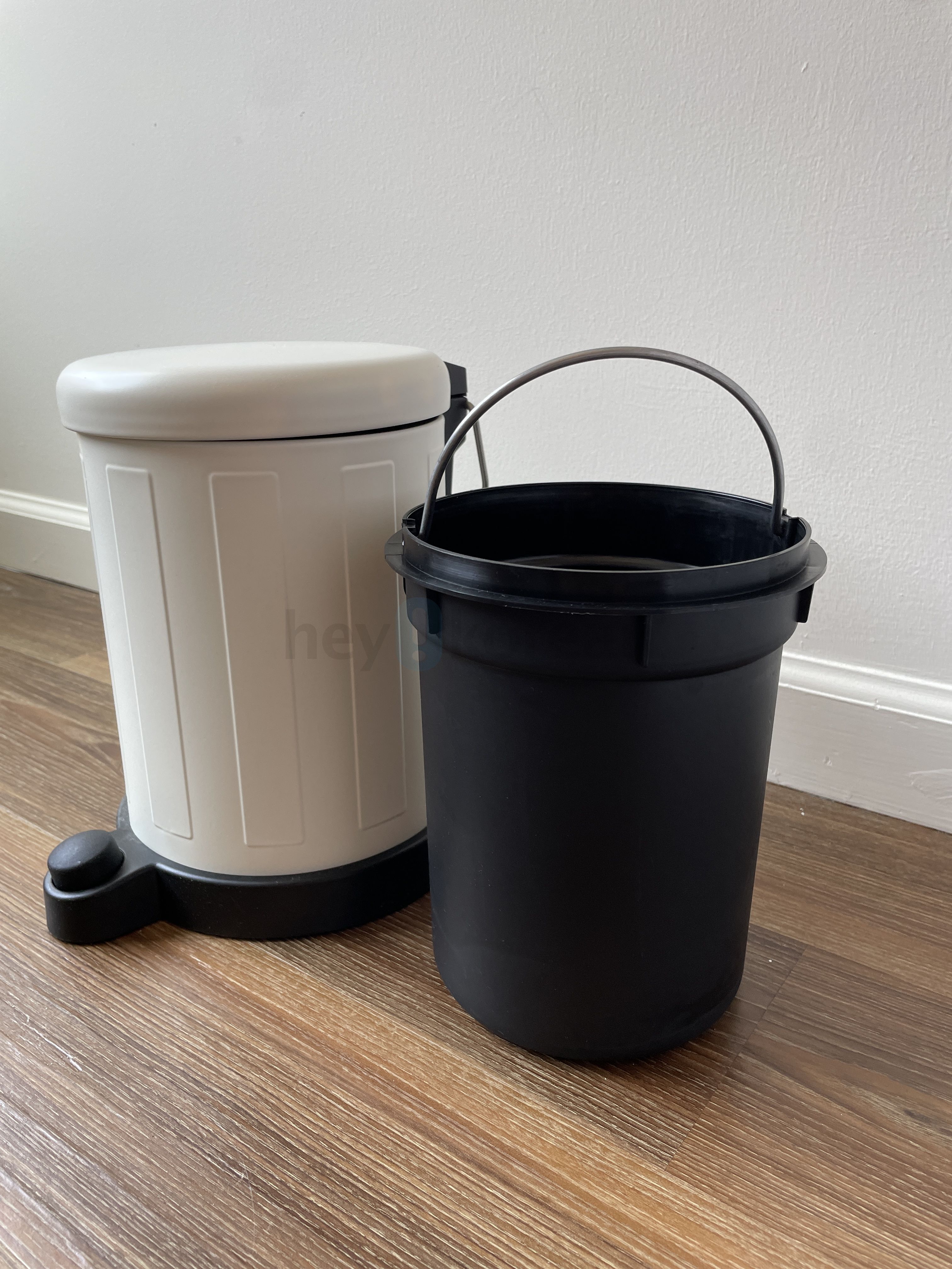 [Moving Sale] Small / large trash bin, folding chair, small stool ...