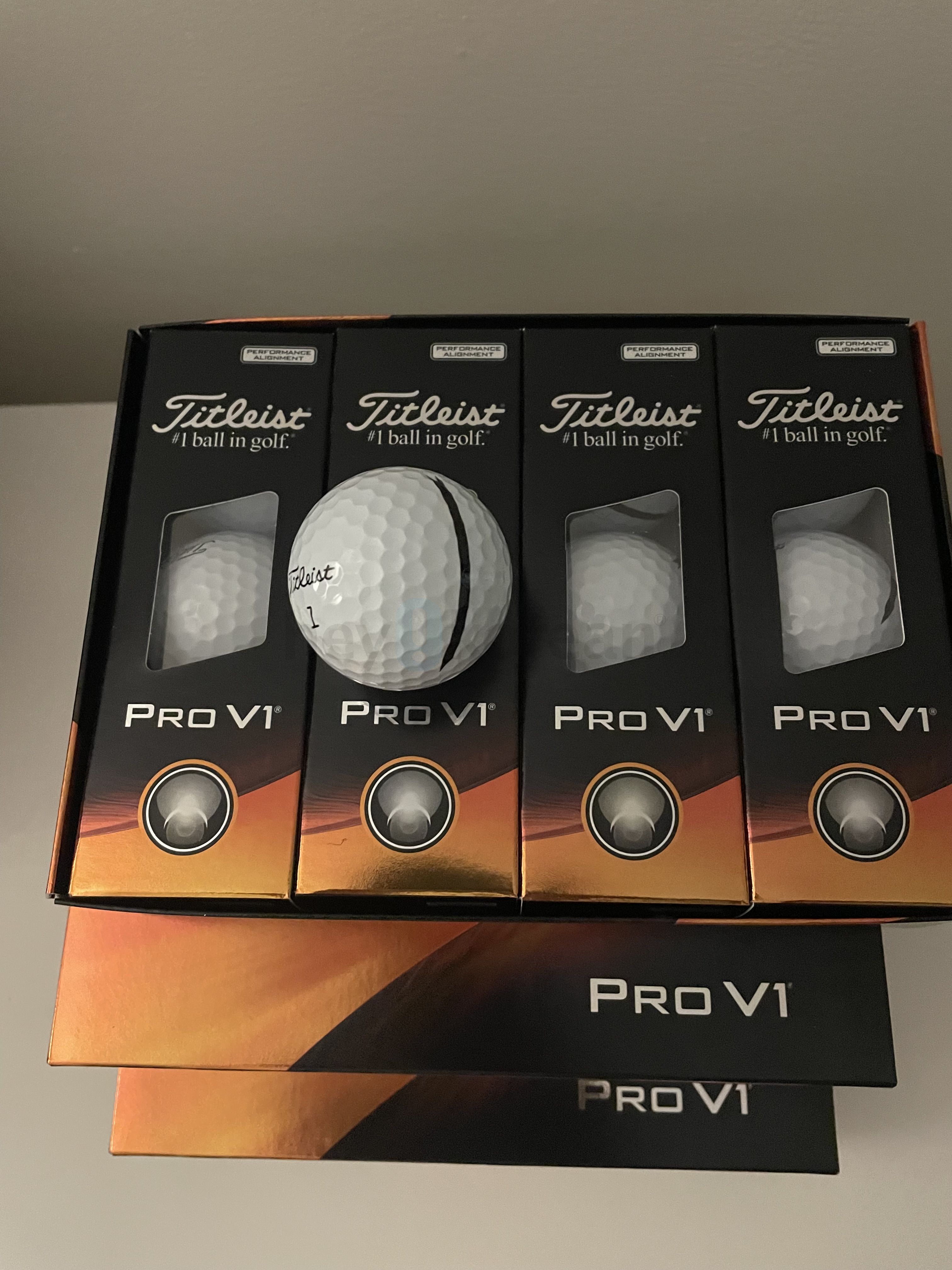 New Pro V1 Performance Alignment ball (3dz)
