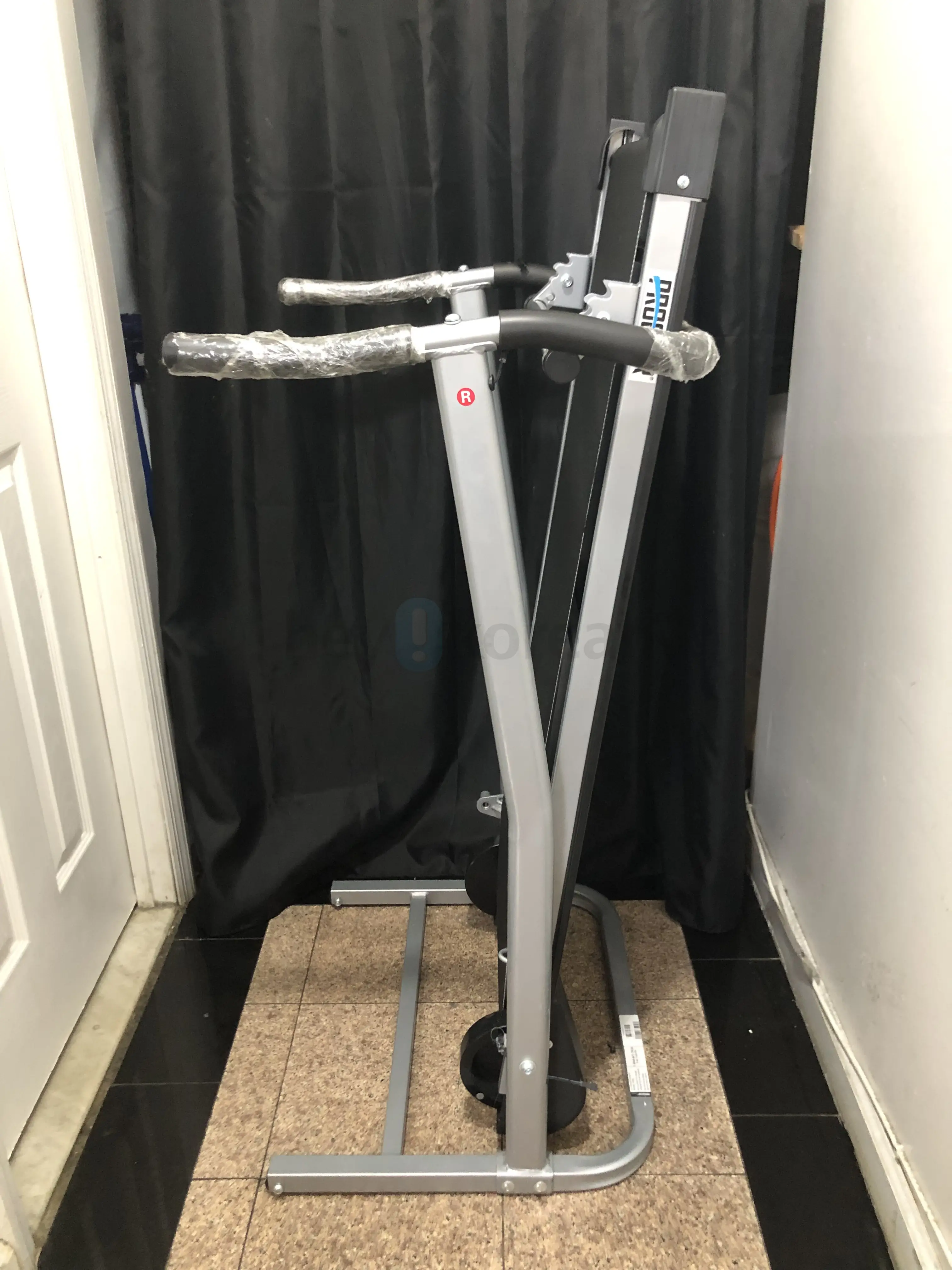 인클라인 러닝머신 (incline running machine)