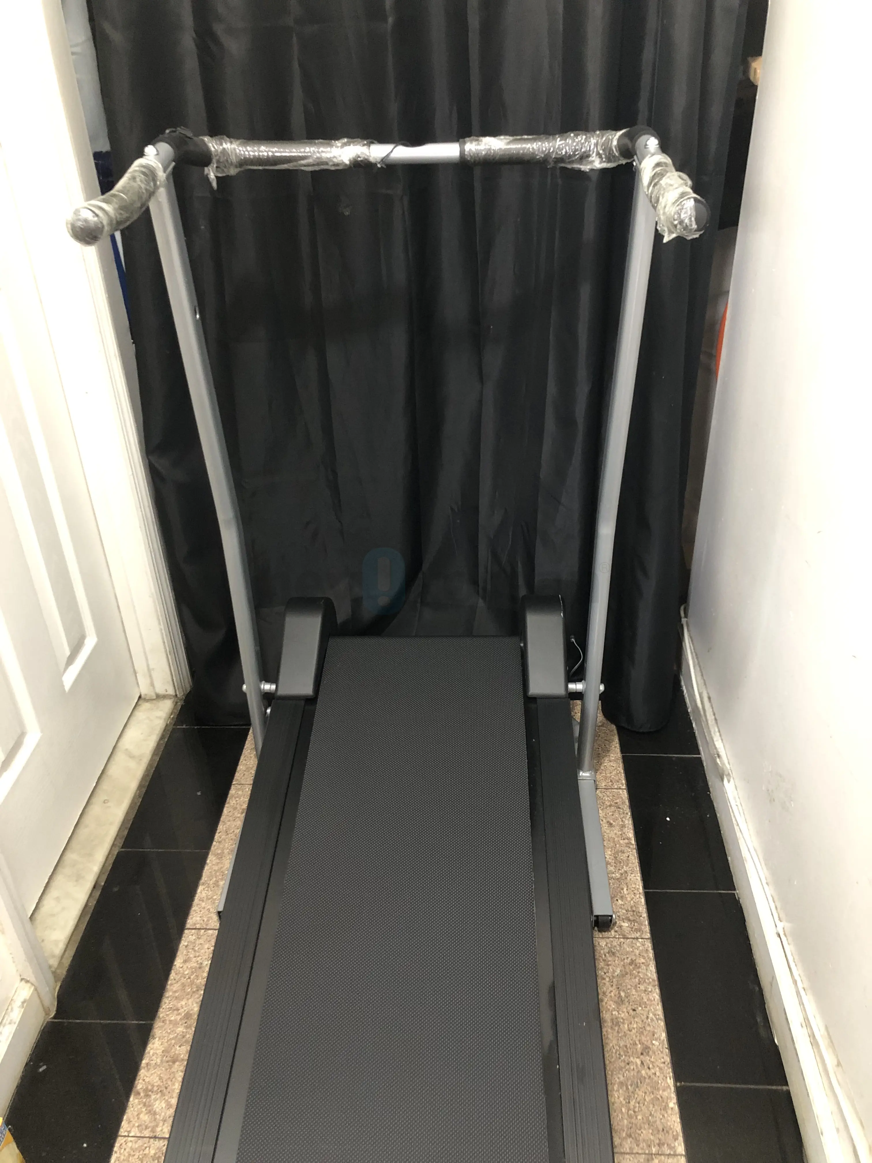 인클라인 러닝머신 (incline running machine)