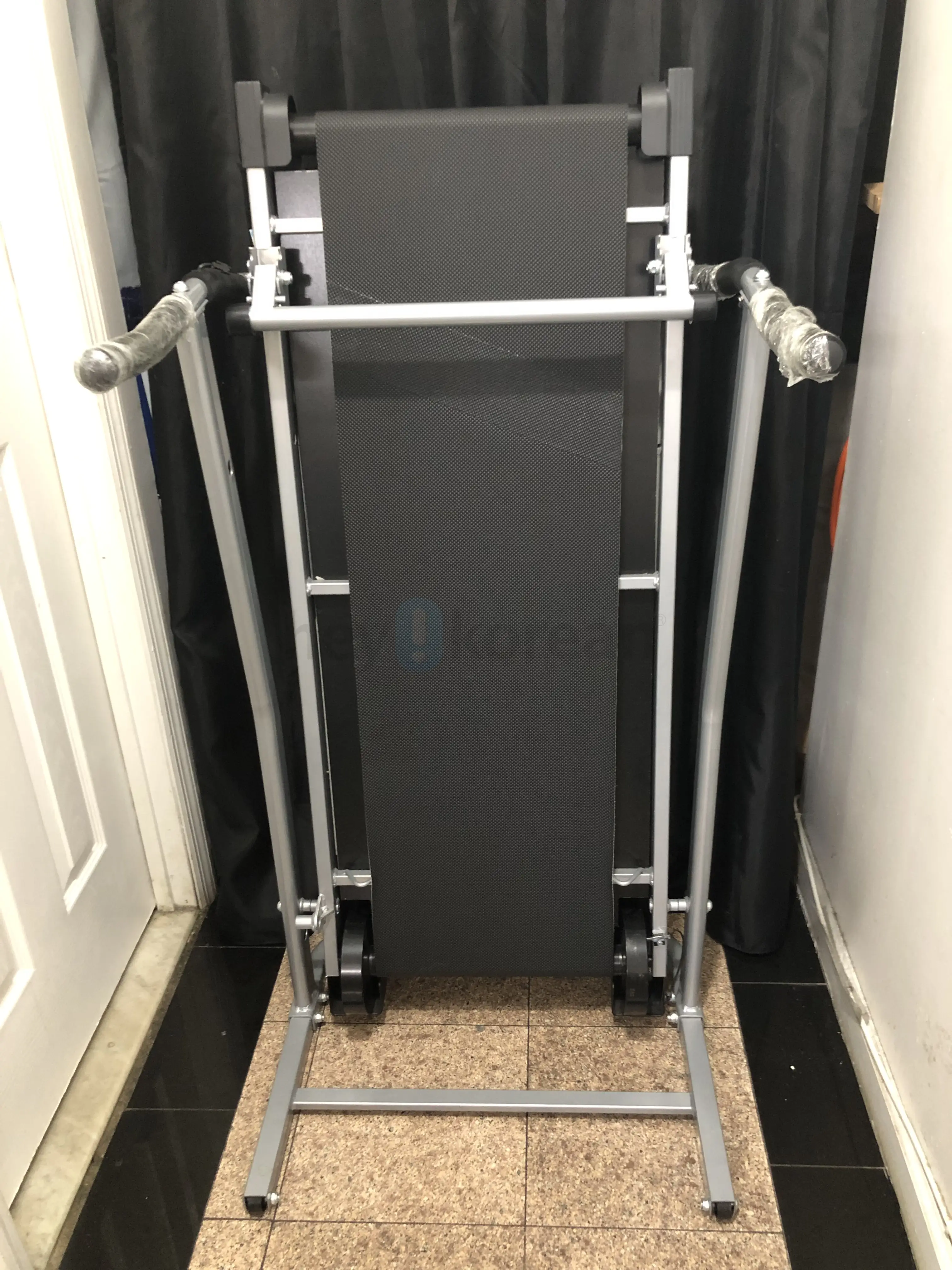 인클라인 러닝머신 (incline running machine)