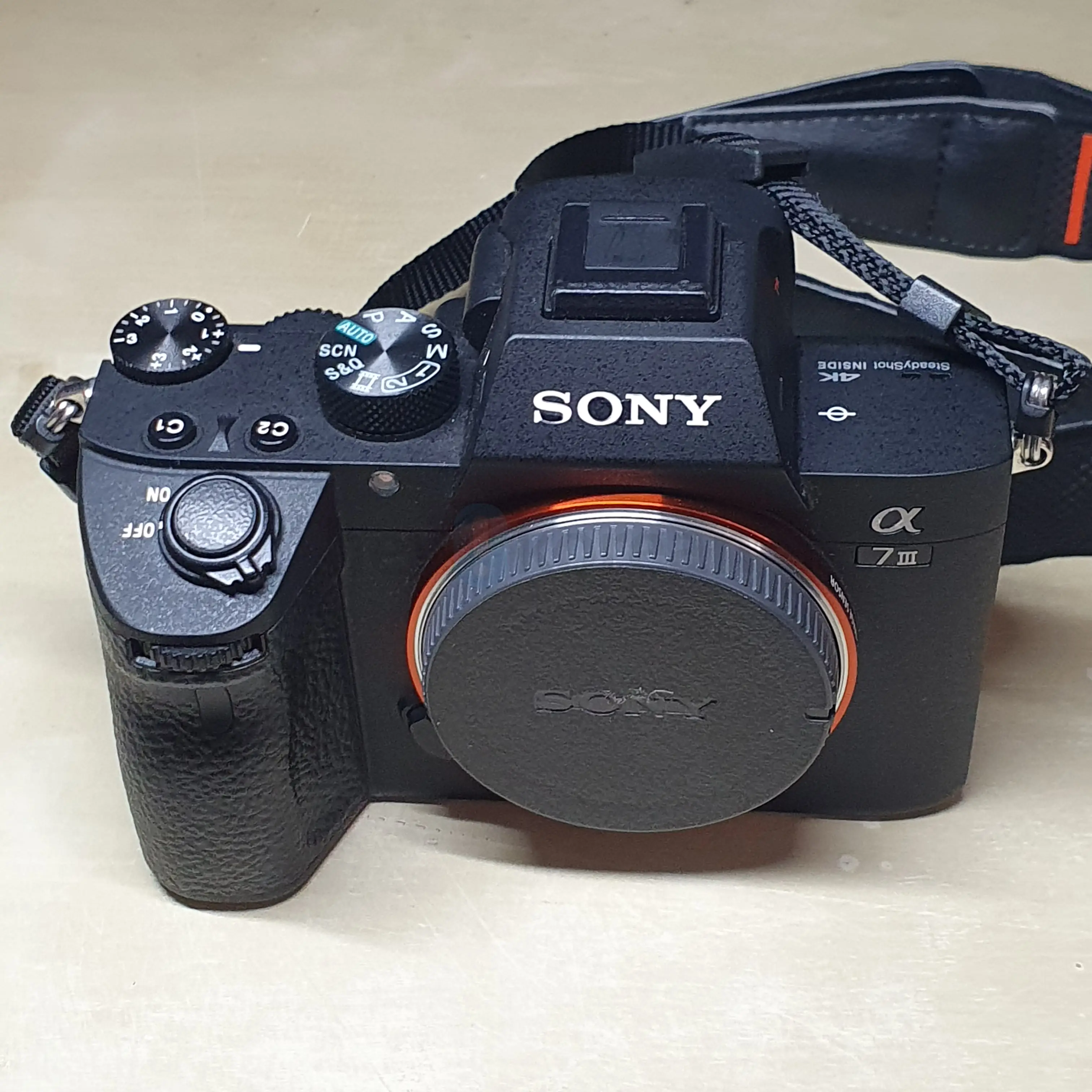 소니 a7m3 바디($950), 탐론 28-75mm f/2.8 렌즈($630)