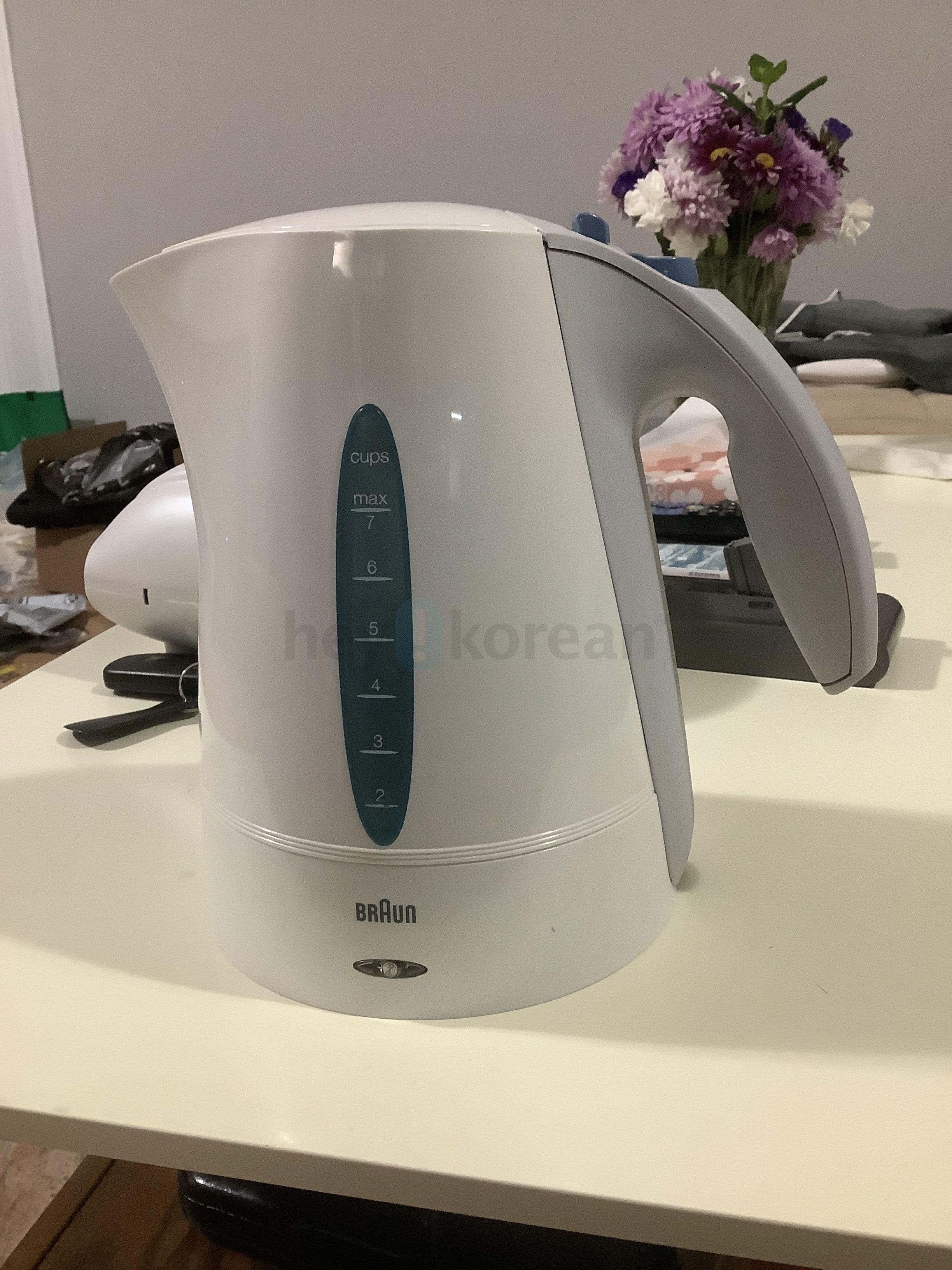 TV. Kettle