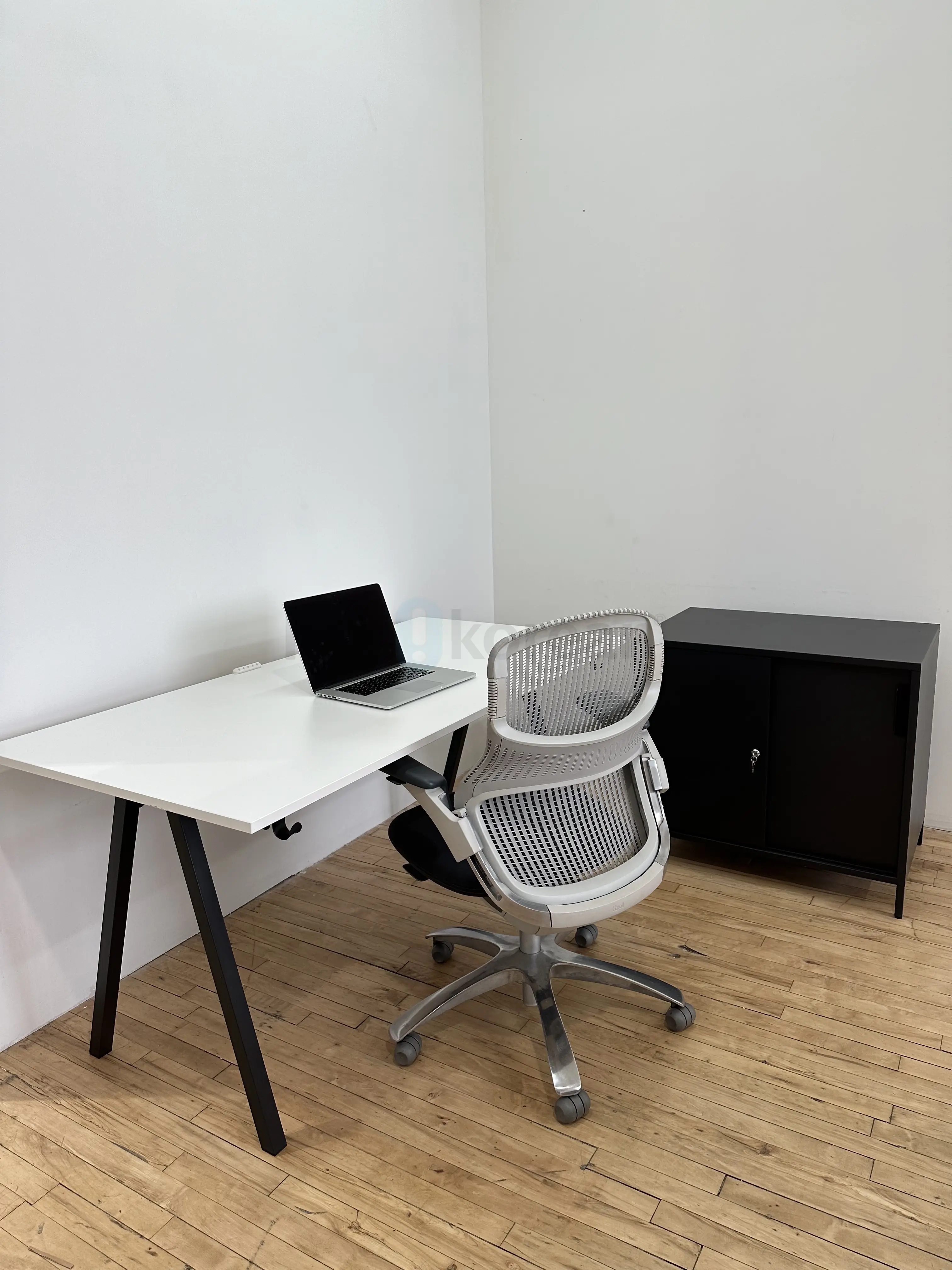 IKEA TROTTEN DESK / OFFICE DESK