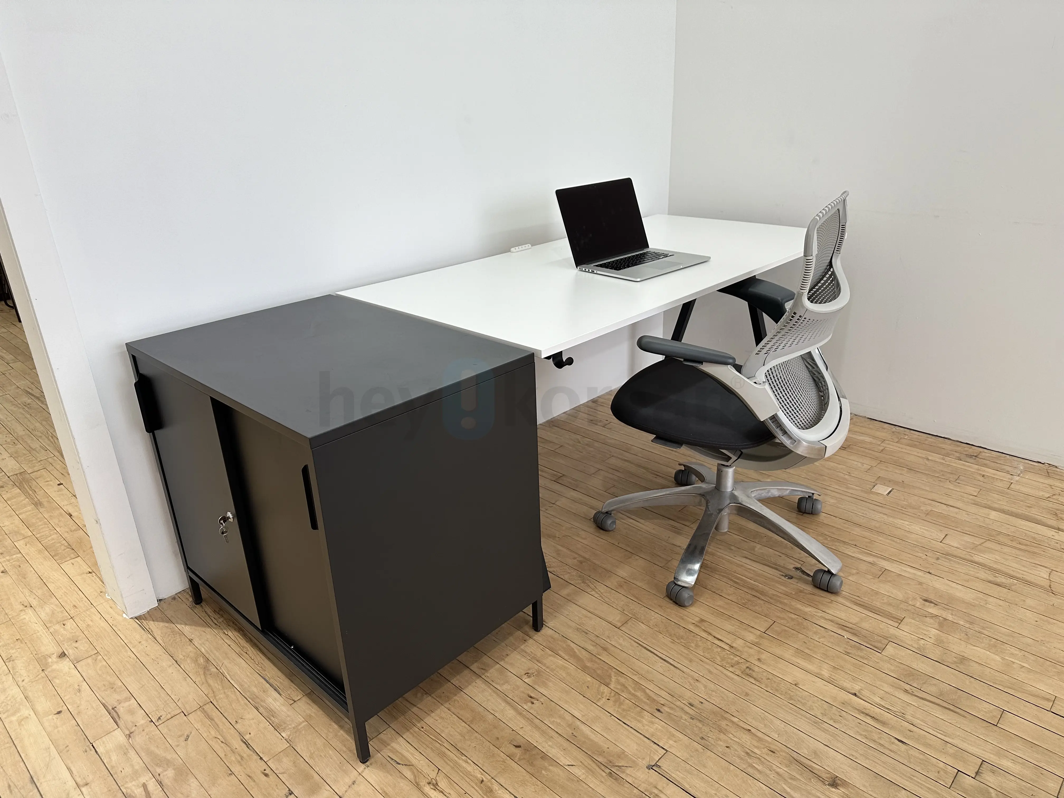 IKEA TROTTEN DESK / OFFICE DESK