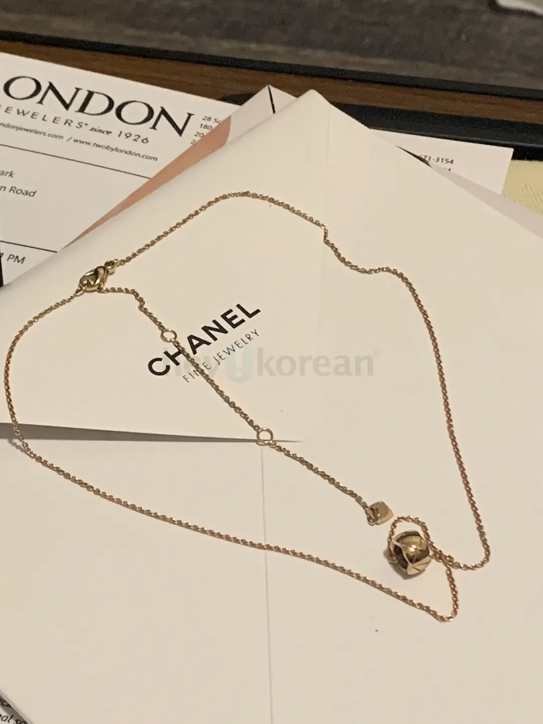 chanel coco crush necklace beige gold