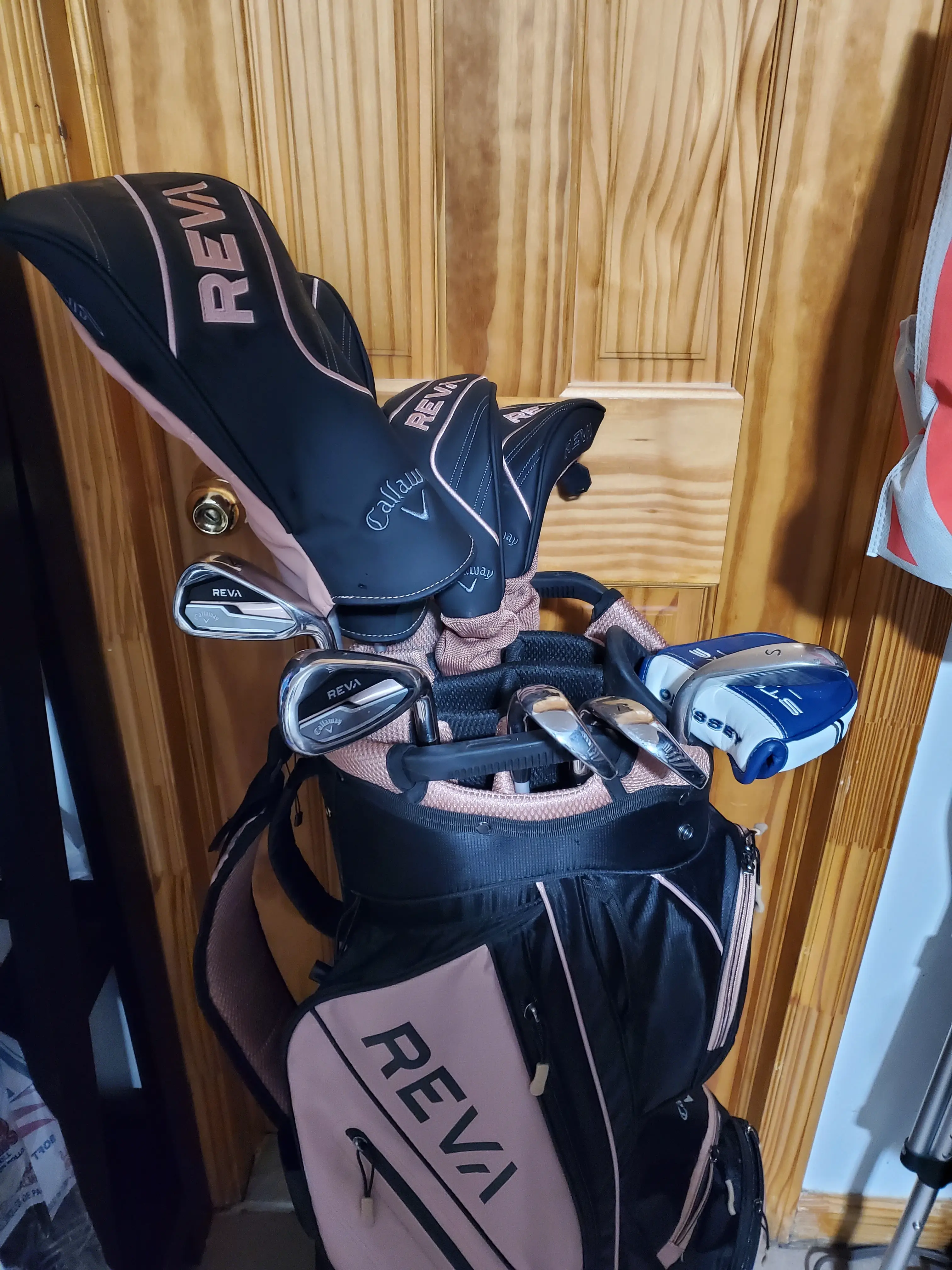 Callaway Reva 11 piece (Rose Gold) 여성 골프채 세트 팝니다
