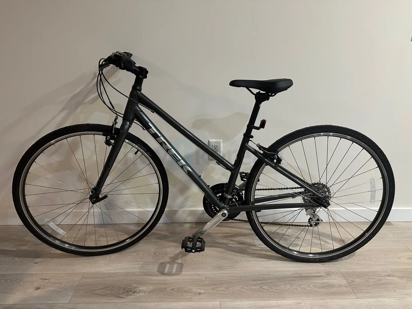 명품 자전거 브랜드 Trek FX1 Stagger 거의 새상품 컨디션