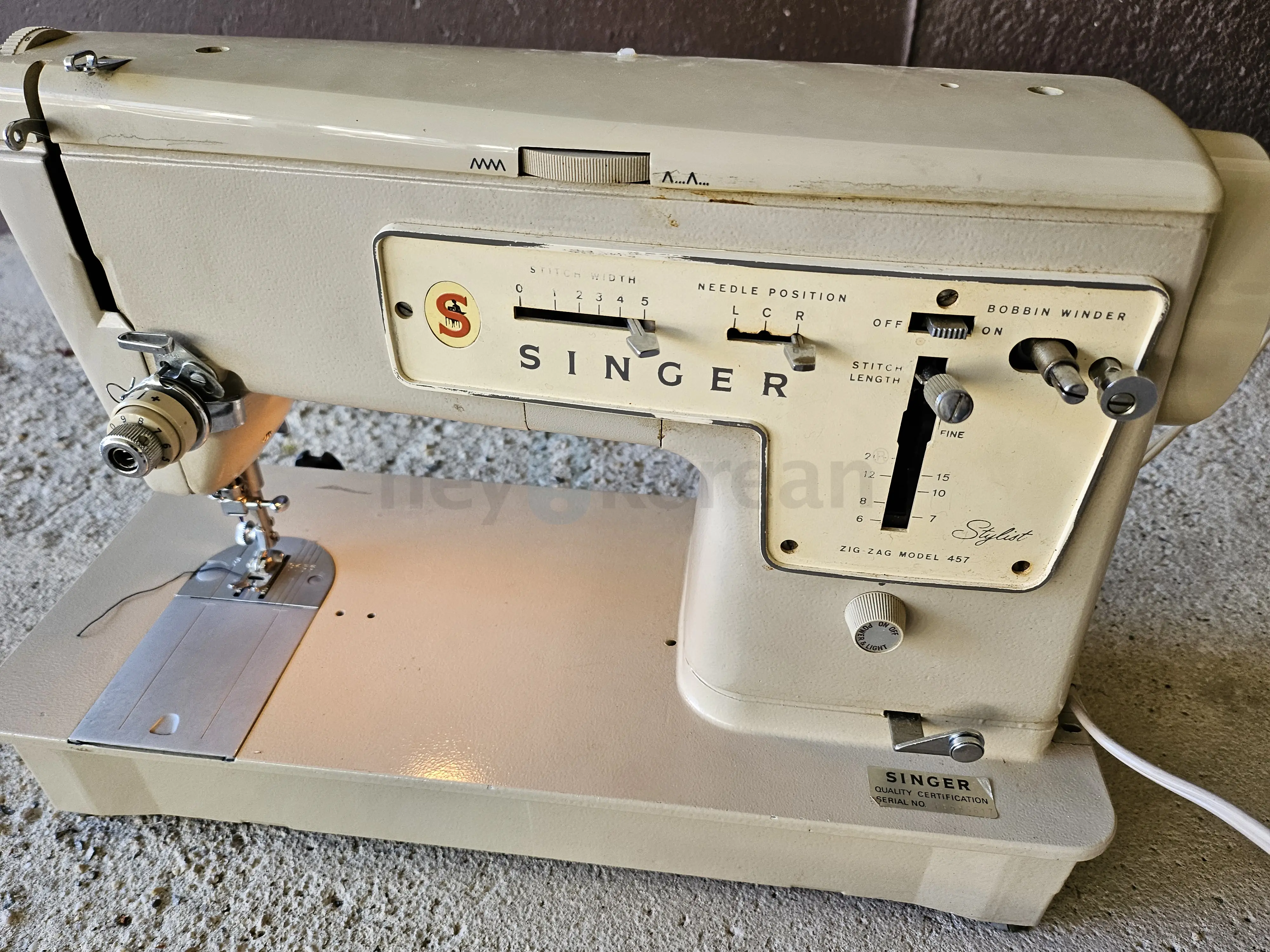 Vintage Singer Sewing Machine Zig Zag Model 457 Stylist.