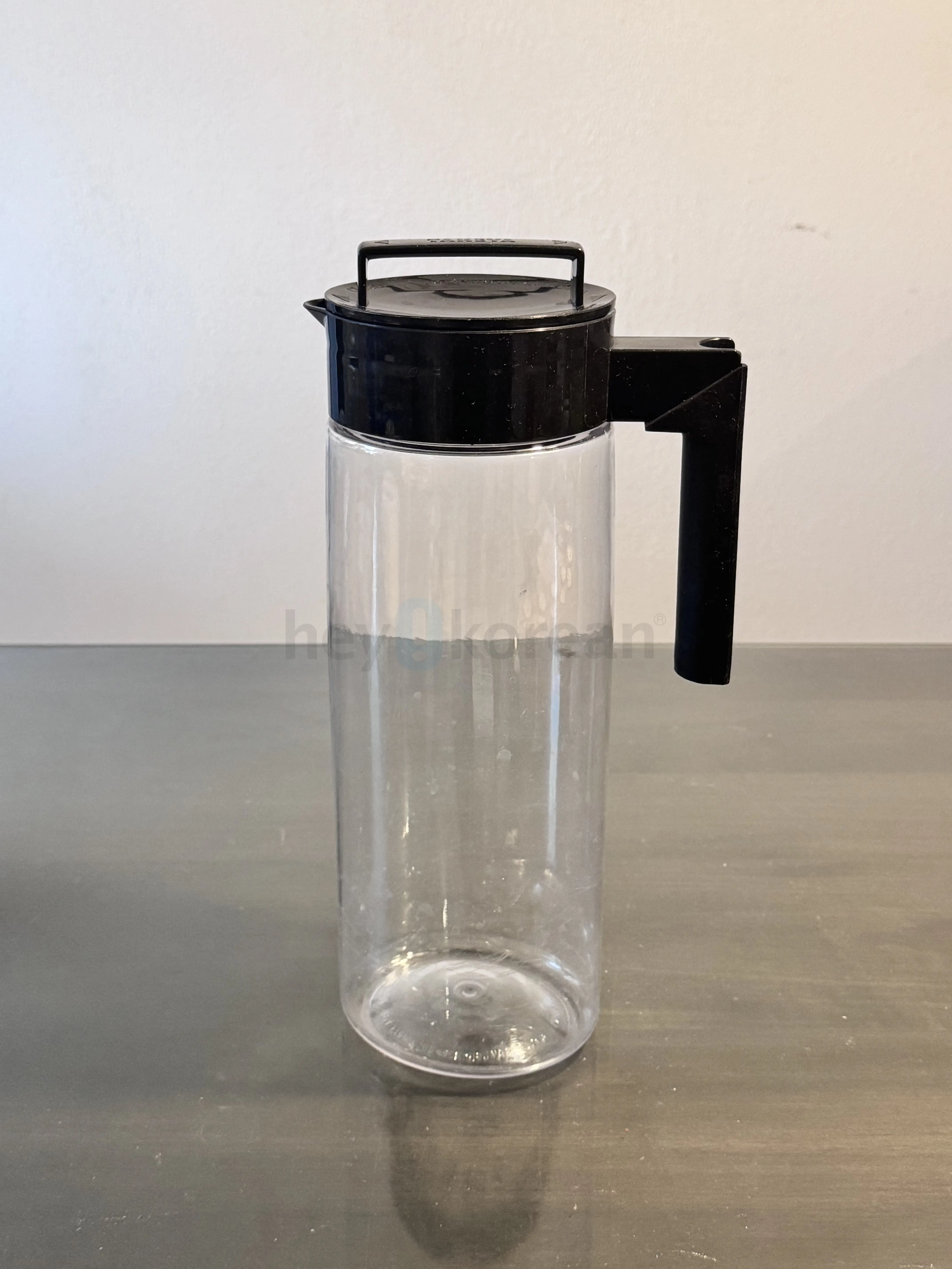 Crate and Barrel Pitcher, 접시, 그릇