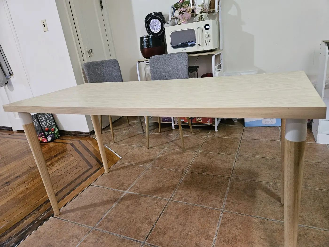 IKEA MITTCIRKEL + IKEA HILVER*4 테이블