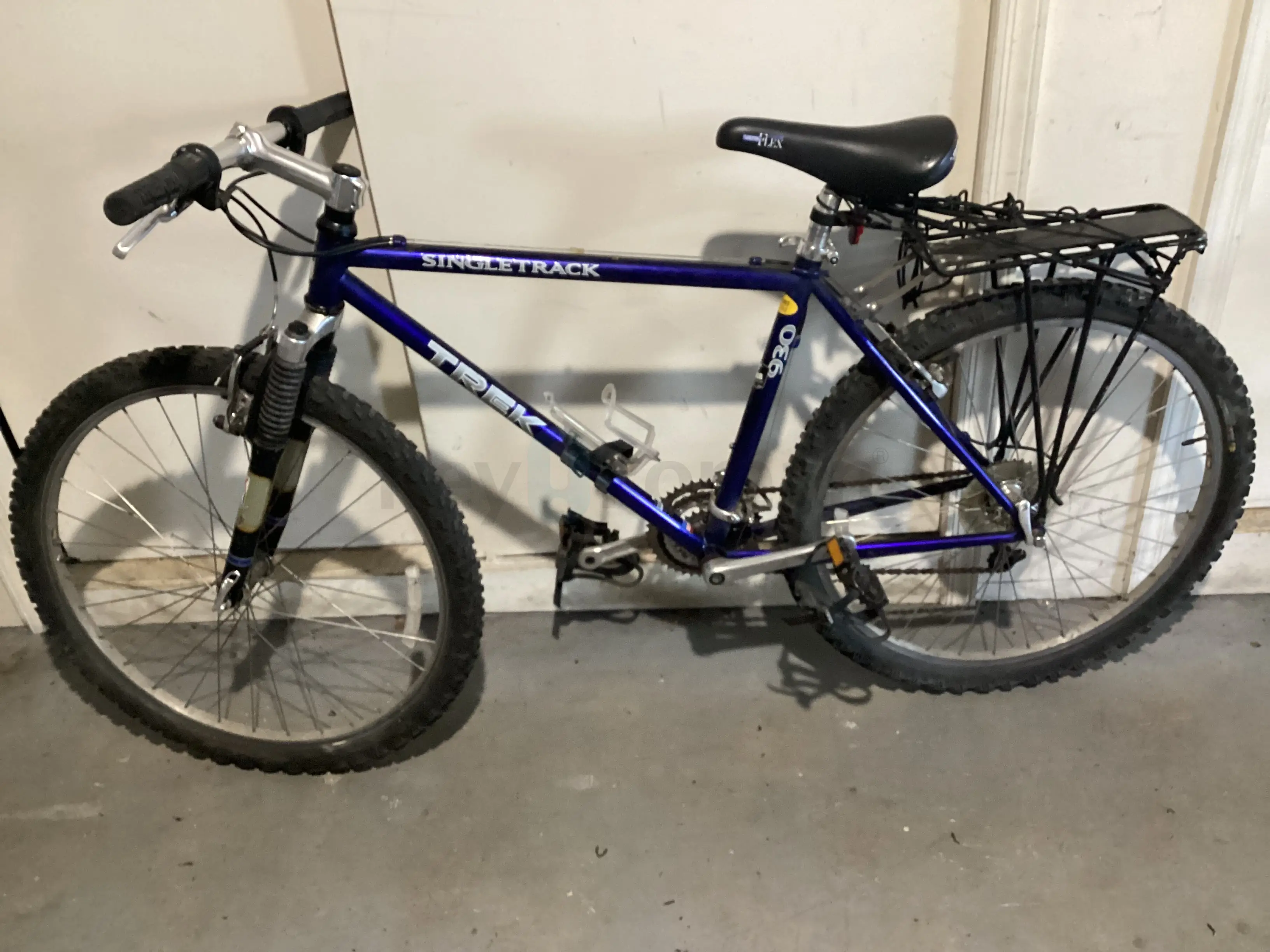 TREK MOUNTAIN BIKE WITH CARRIER RACK