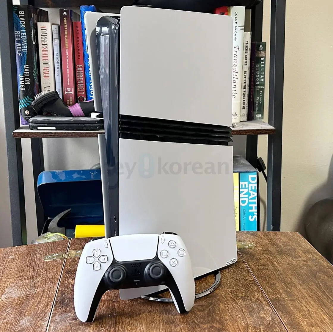 (가격 내림+ 네고 가능) PS5 Pro console + 1 Controller