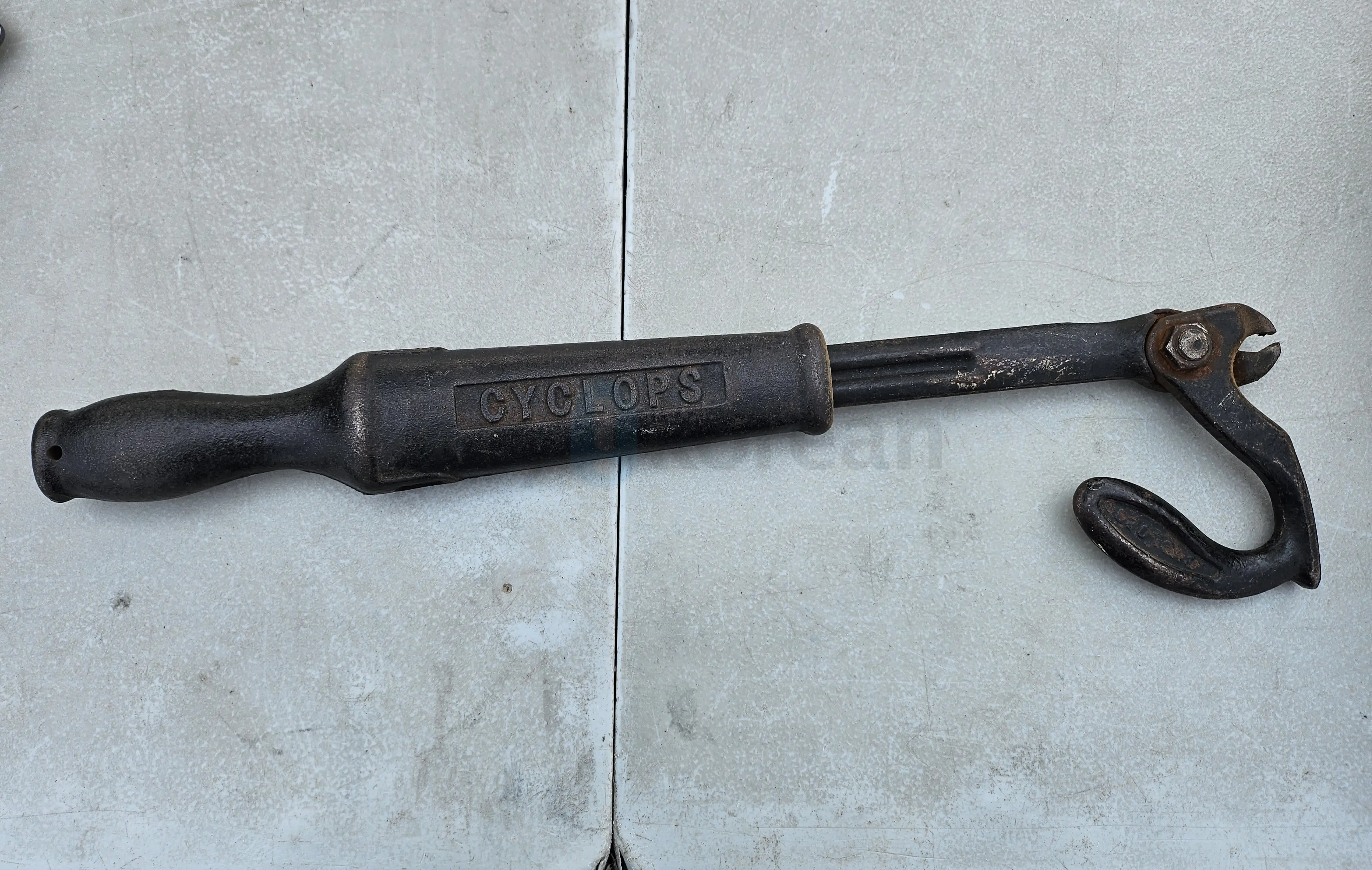 Vintage Cyclops Nail Puller Tool The length is 18" extending to 23 ...