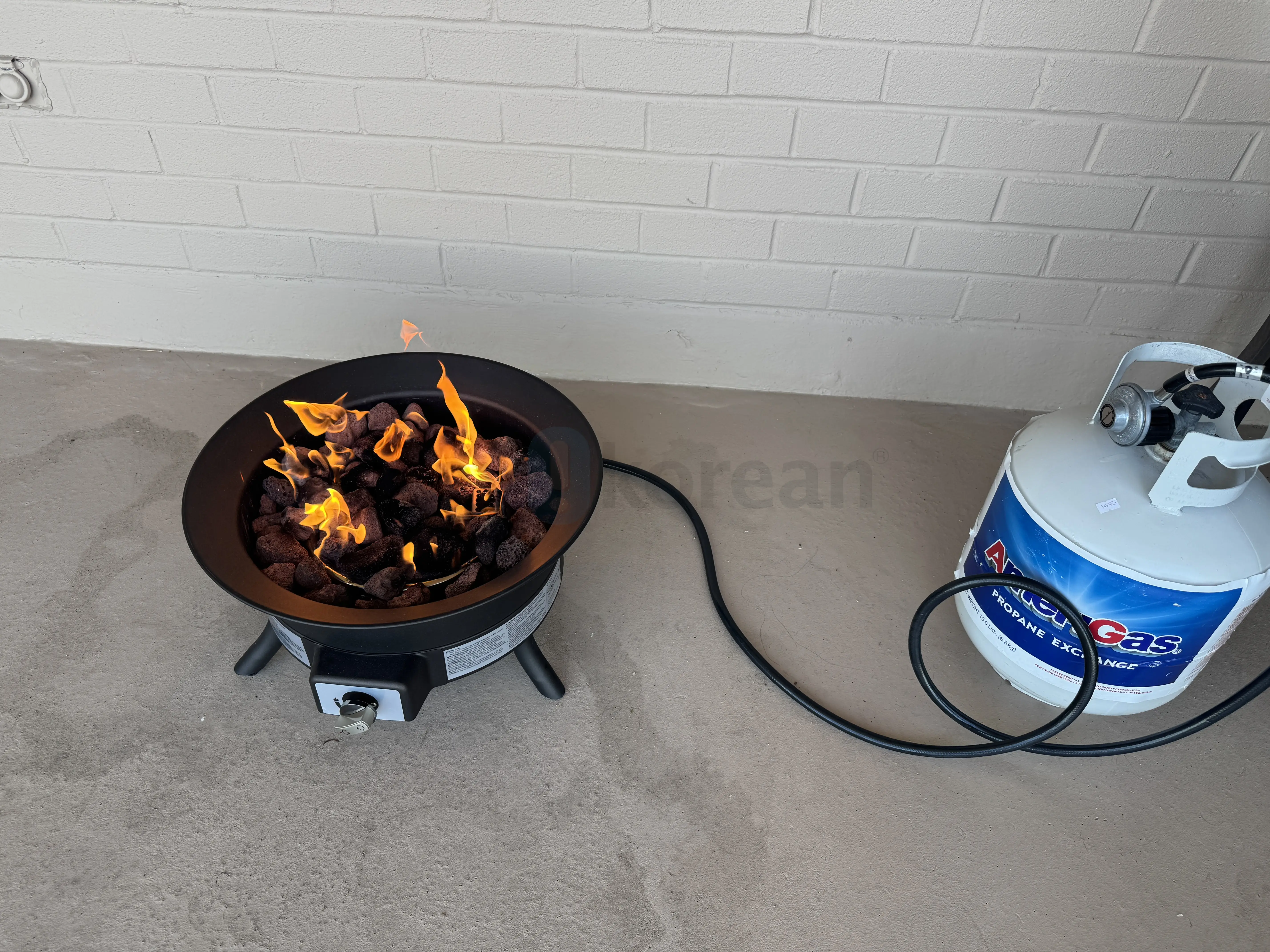 Propane Fire Pit과 20 lb Propane Gas Cylinder