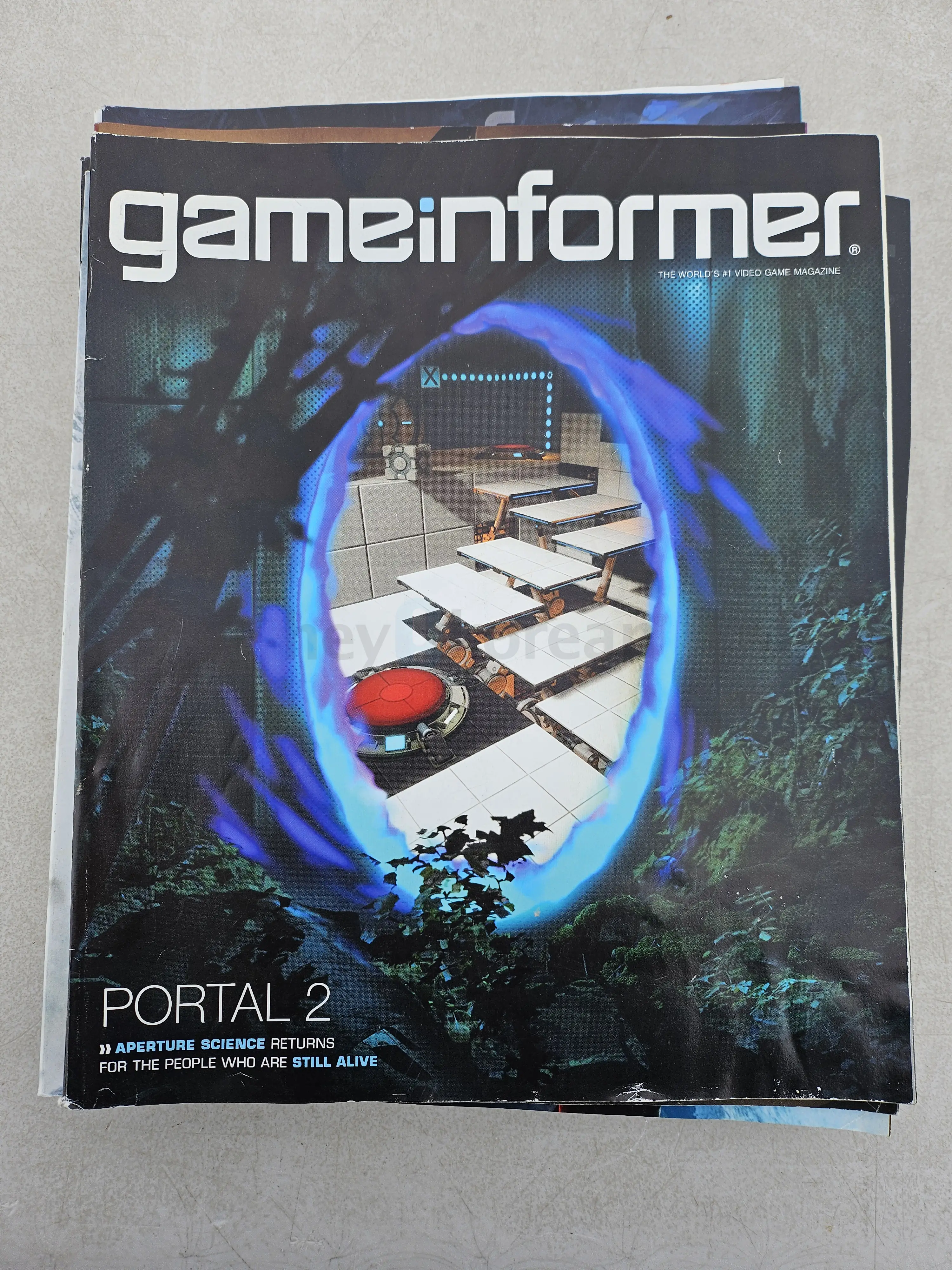 Game Informer Magazine April 2010 Issue 204 Portal 2 God of War III Red ...
