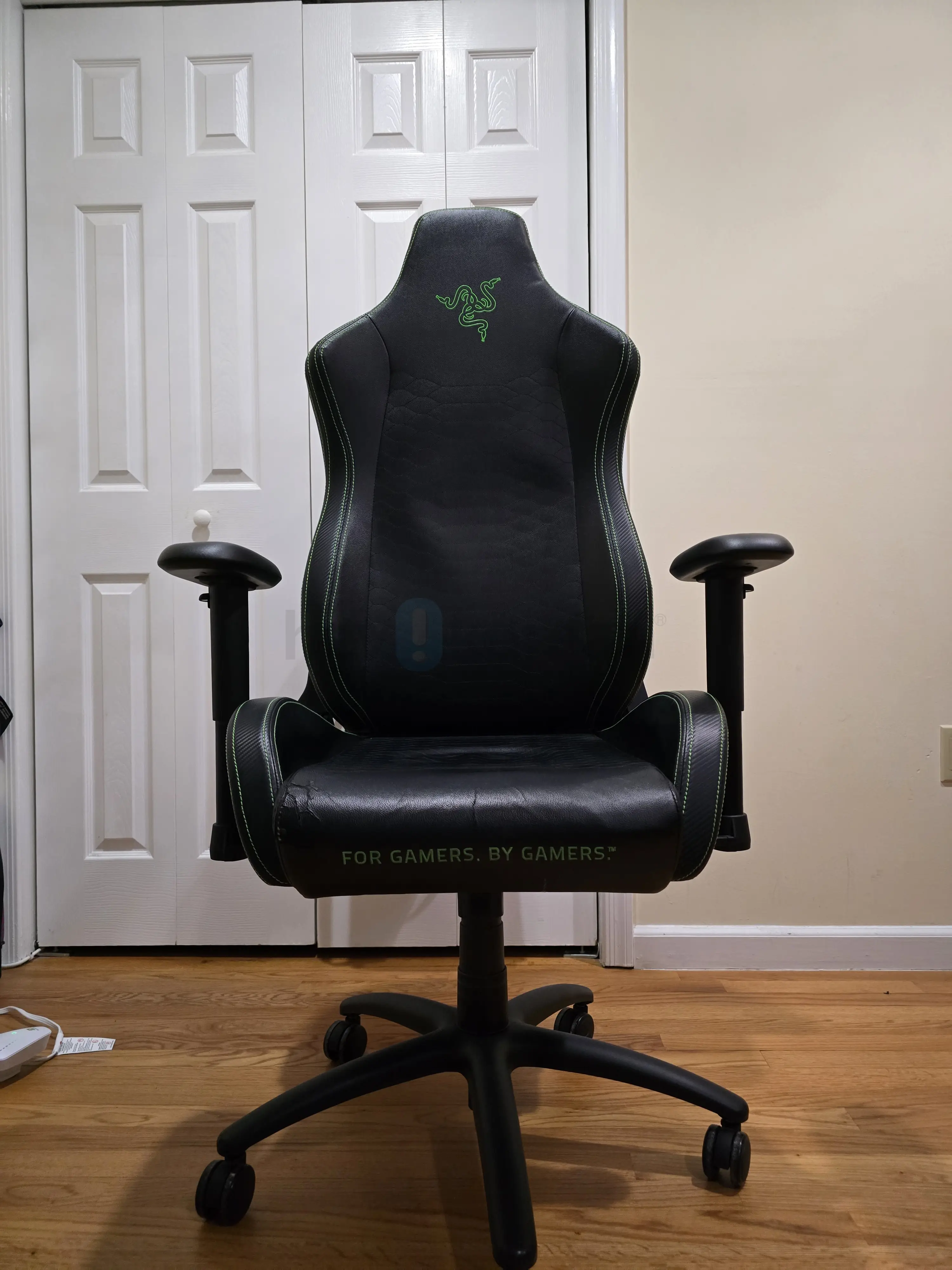 또 가격다운 Gaming 의자 판매합니다. (RAZER ISKUR V1)